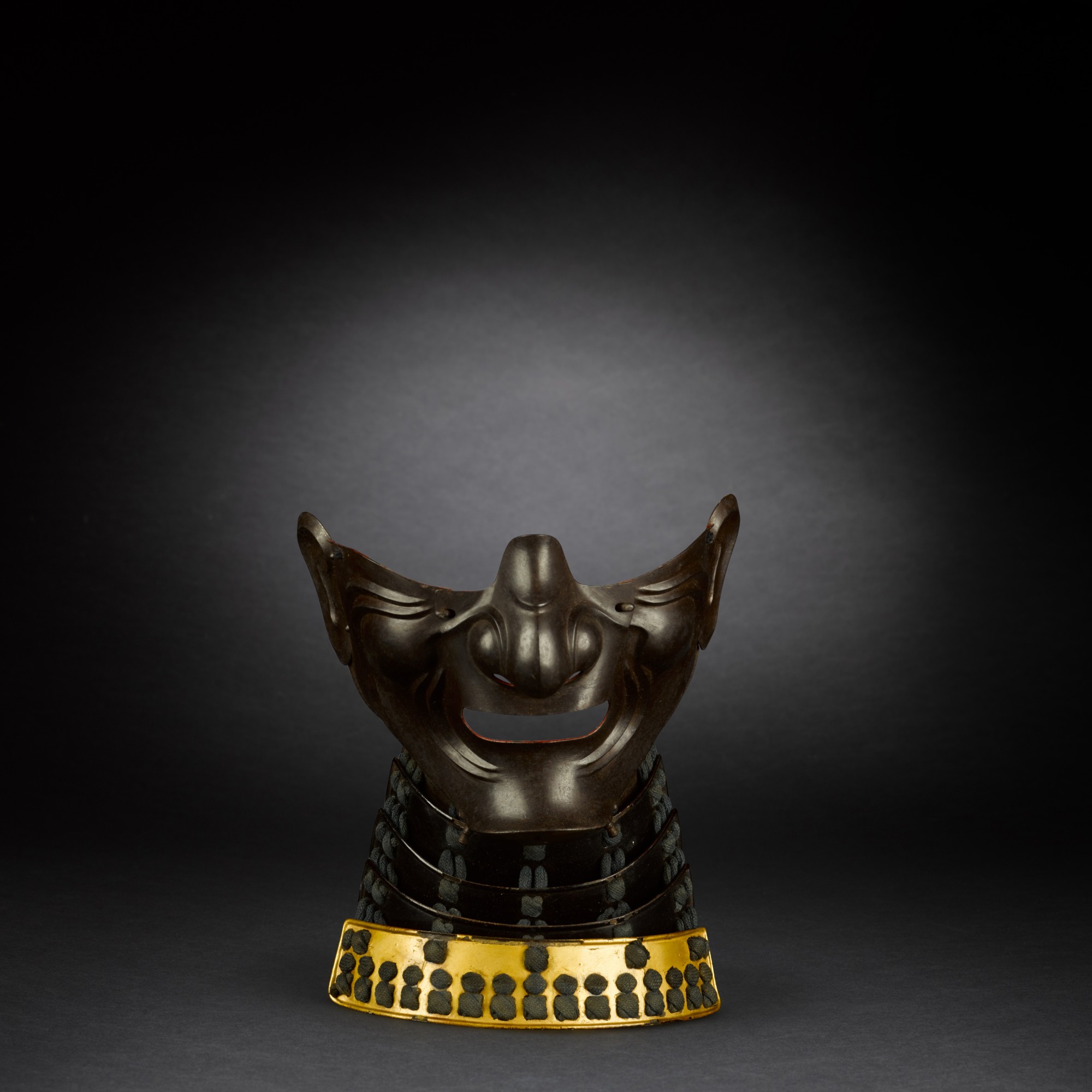 A kawari kabuto [usually shaped helmet] and mempo [face mask] | Edo ...