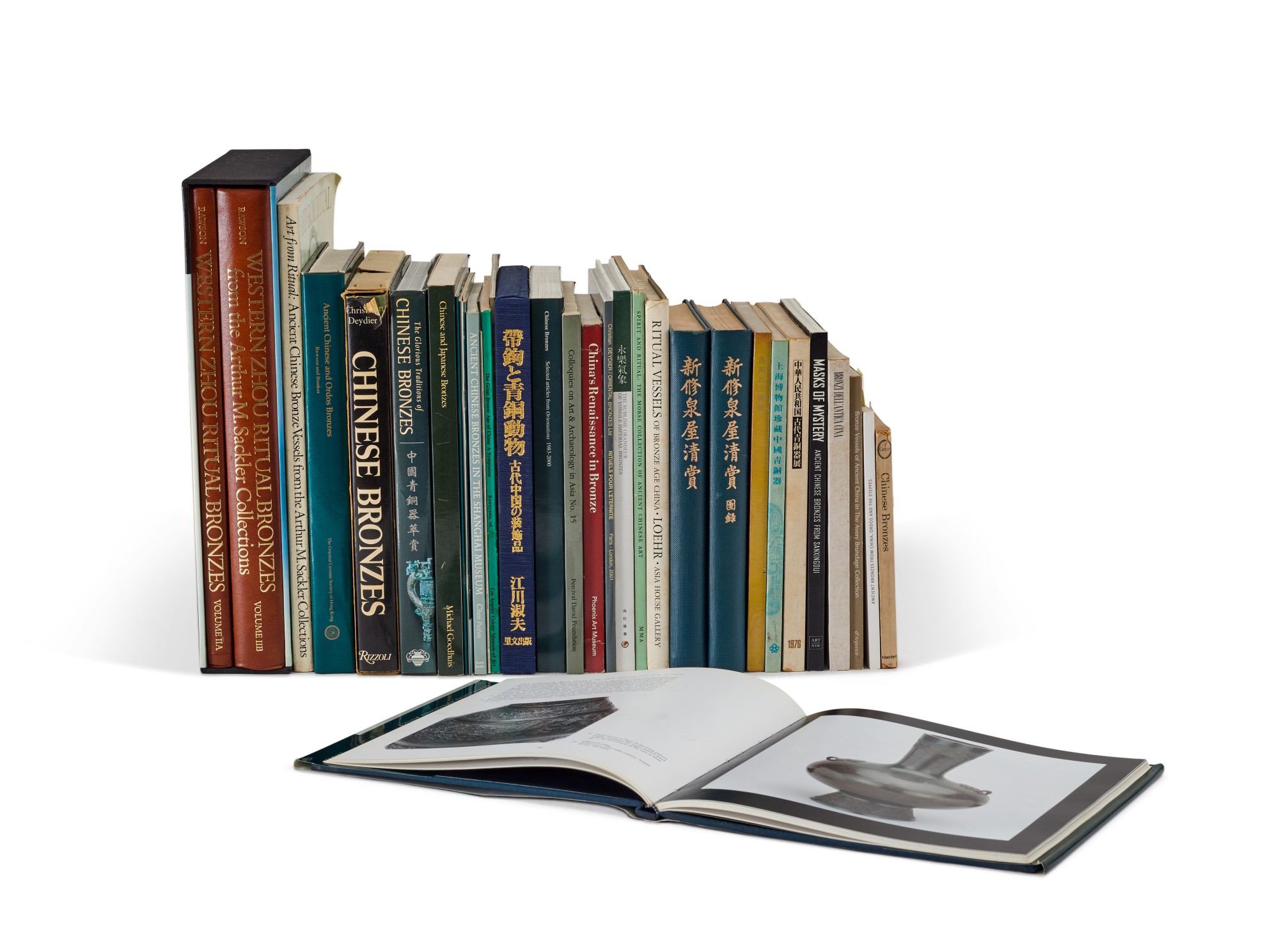 A collection of 28 reference books on Chinese bronzes 中國銅器參考書籍一組28本 | A ...
