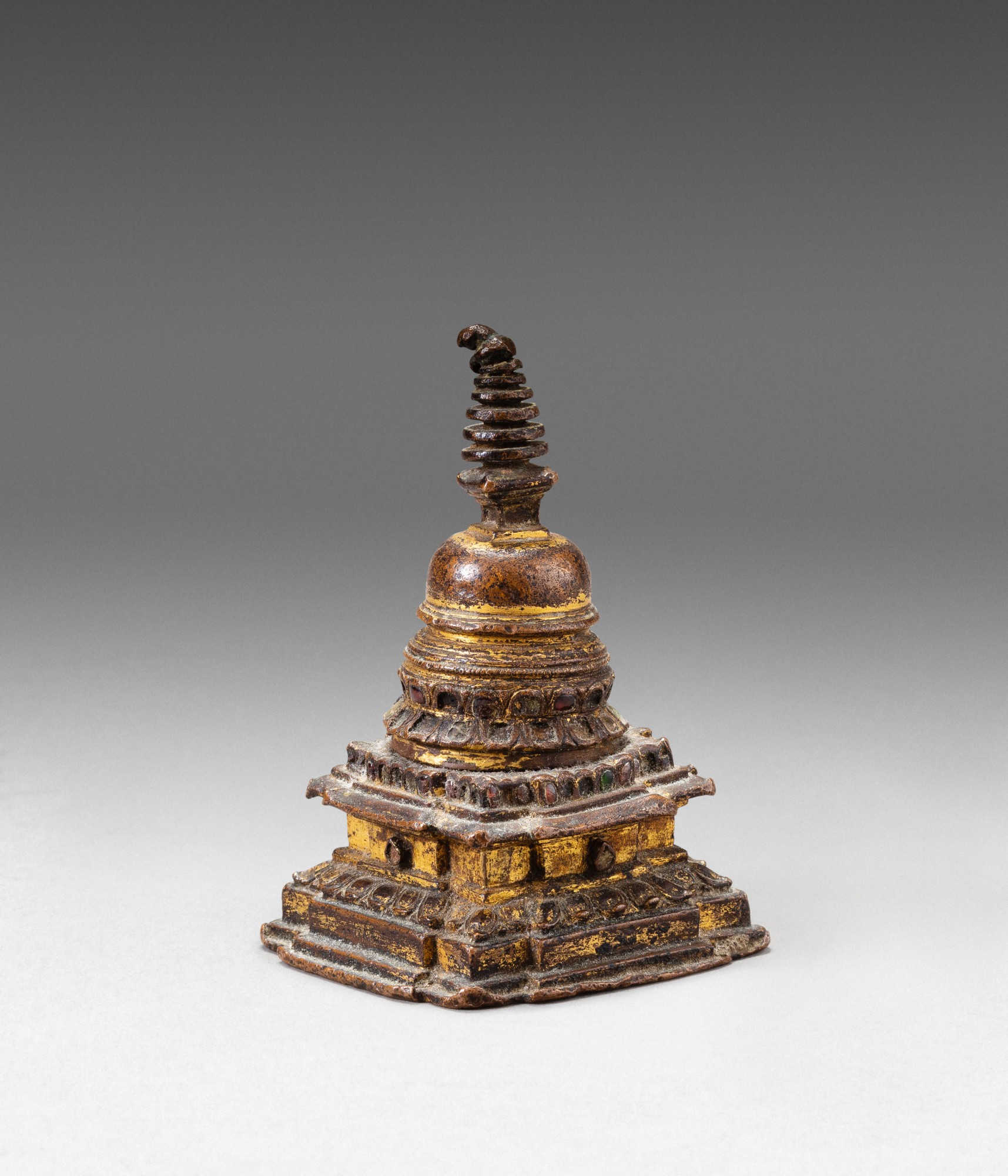 A small gilt-copper stupa Nepal, 15th century | 尼泊爾 十五世紀 鎏金銅佛塔 | Arts d ...