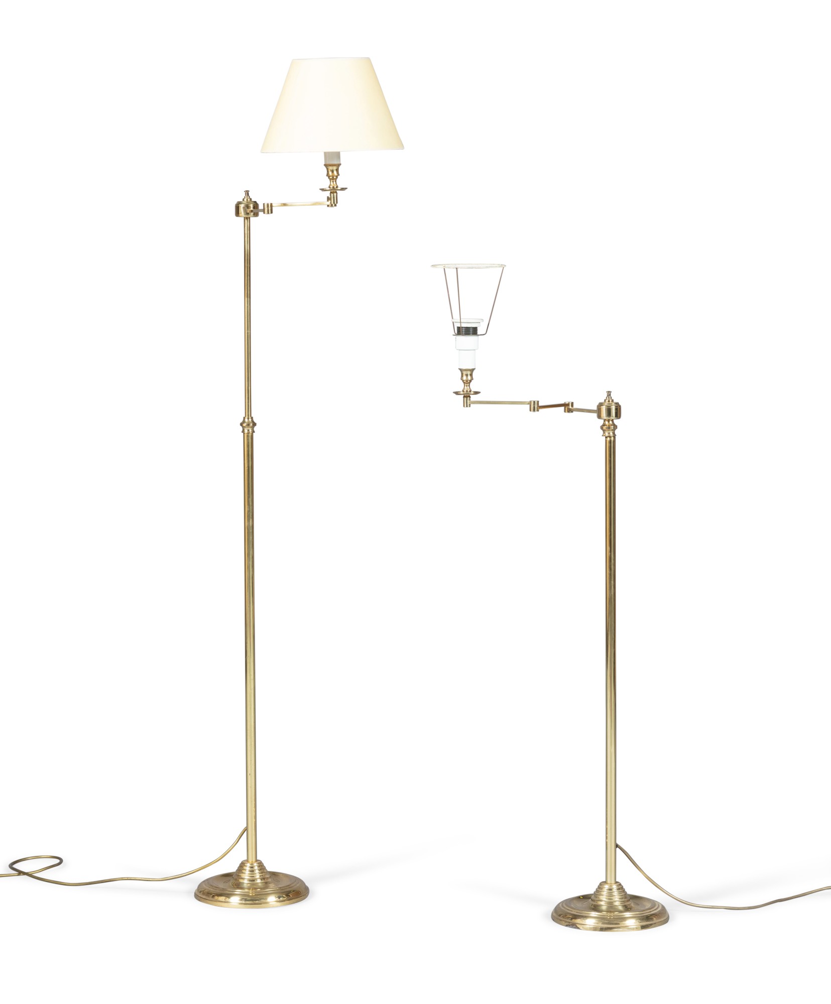 A pair of gilt brass reading lamps, modern | Paire de liseuses en ...