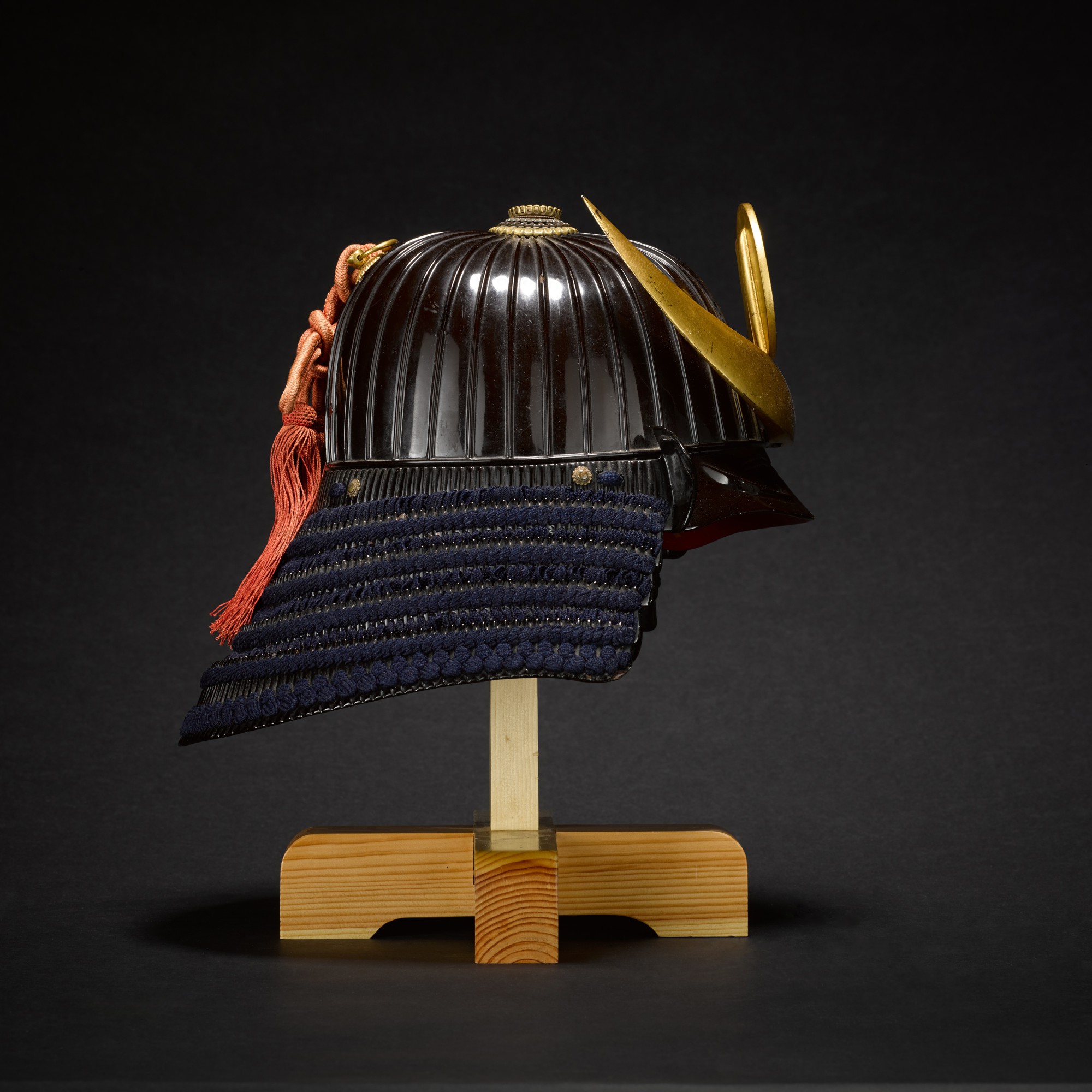 An akoda-nari suji-bachi [helmet with raised ridges] | Edo period, 17th ...