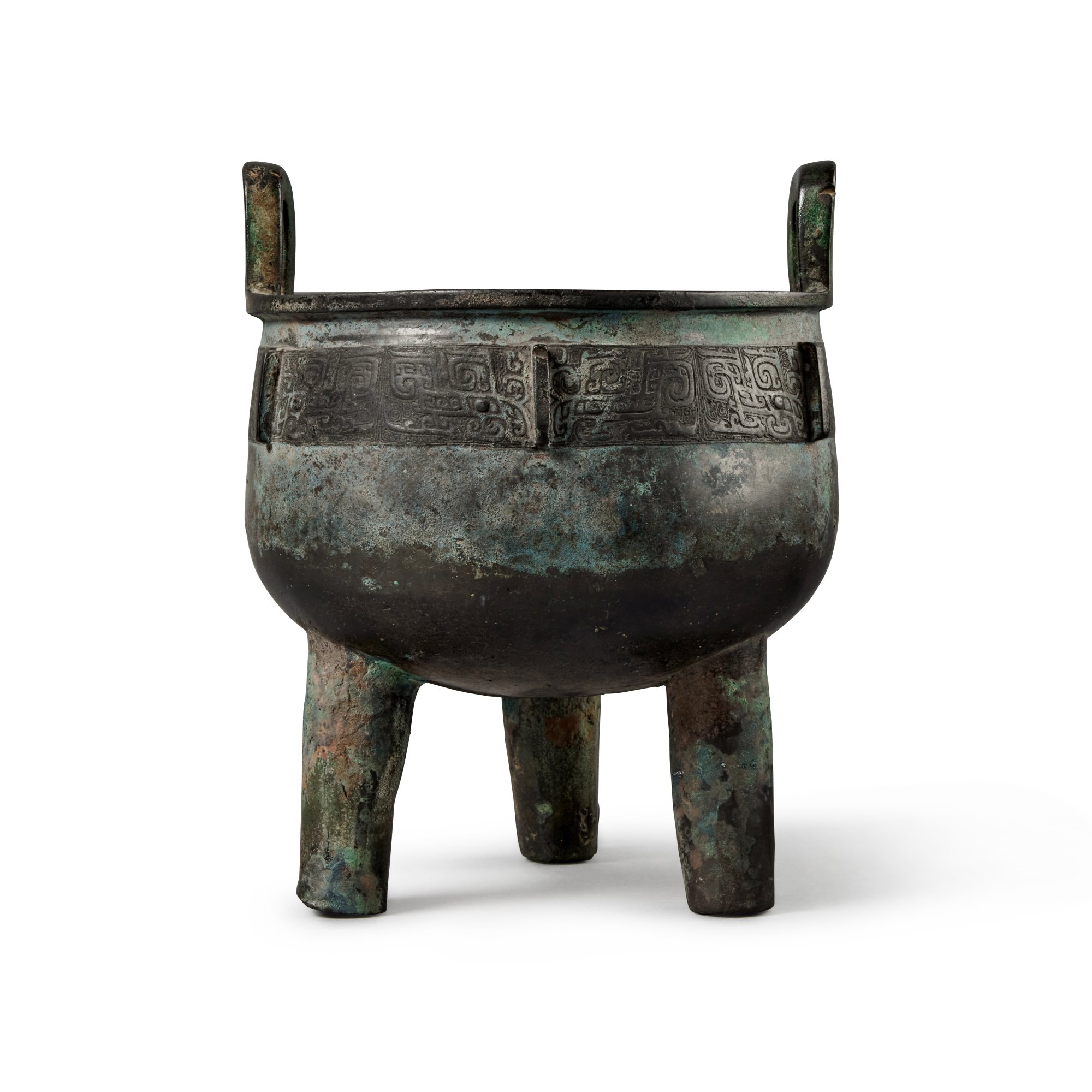 An inscribed archaic bronze ritual food vessel (Ding), Late Shang ...