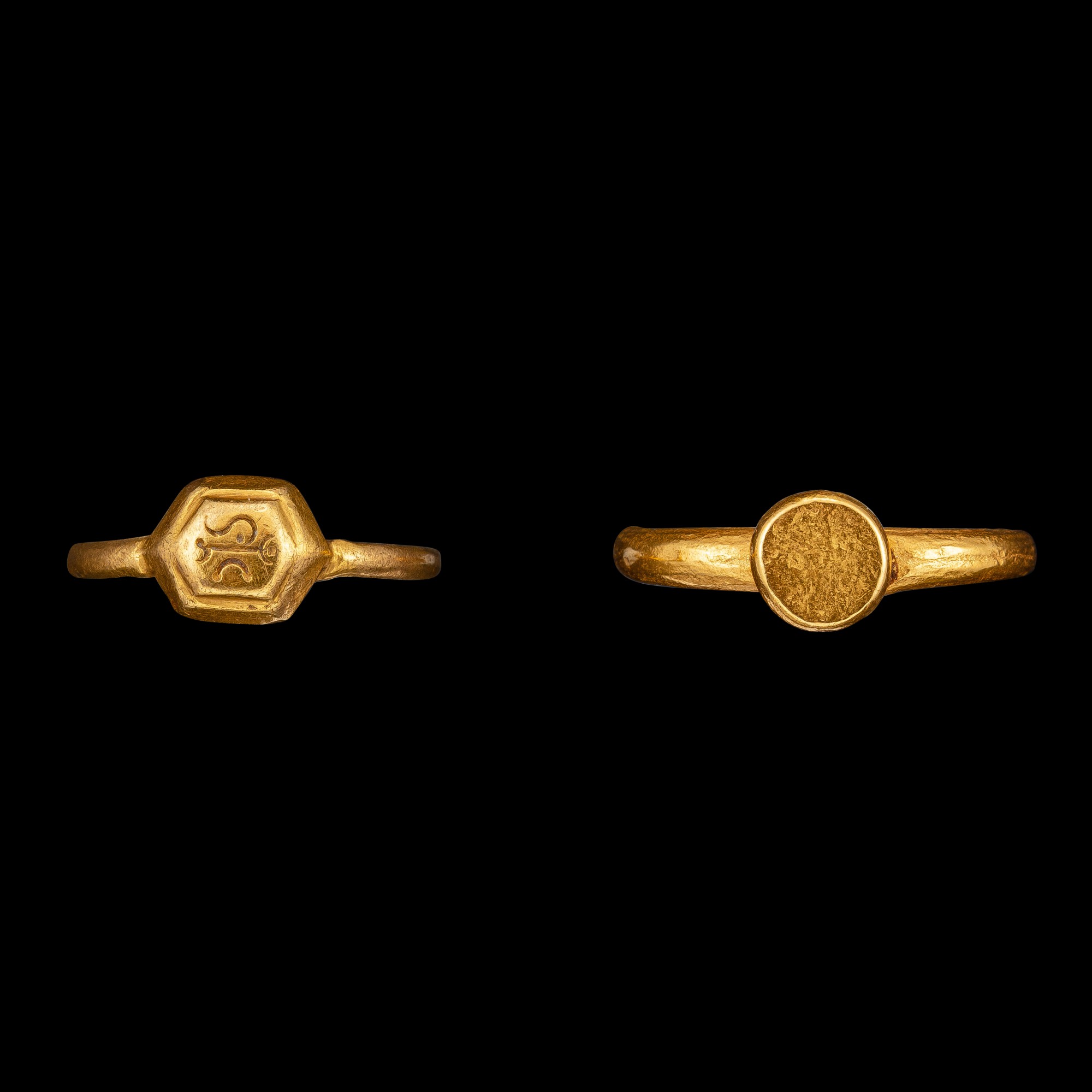 Two gold rings Central Java, Indonesia, 8th - 10th century | 八至十世紀 ...