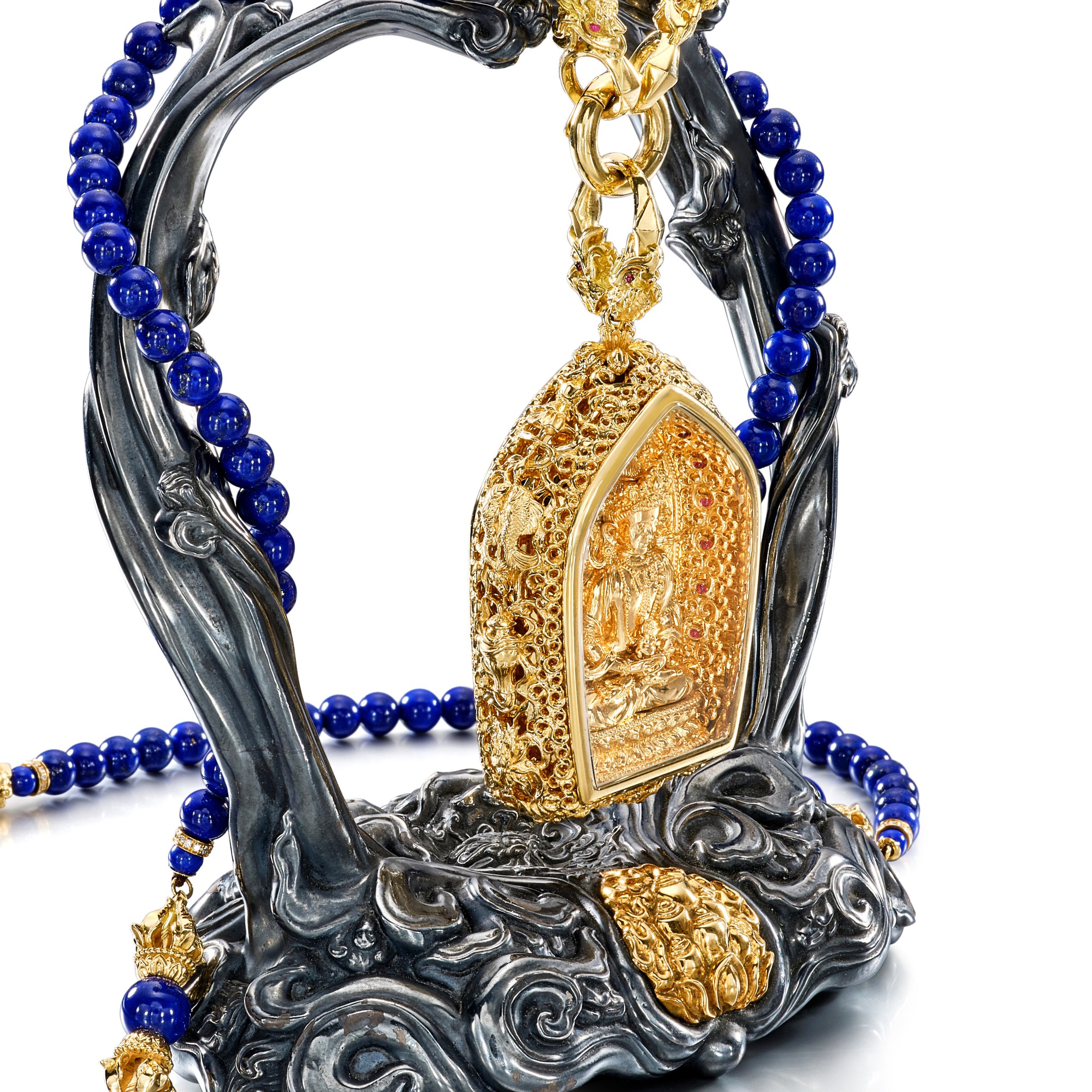 Mei Hua | Microcarvings ‘Amitabha Buddha’, Piece Unique Gold, Lapis ...