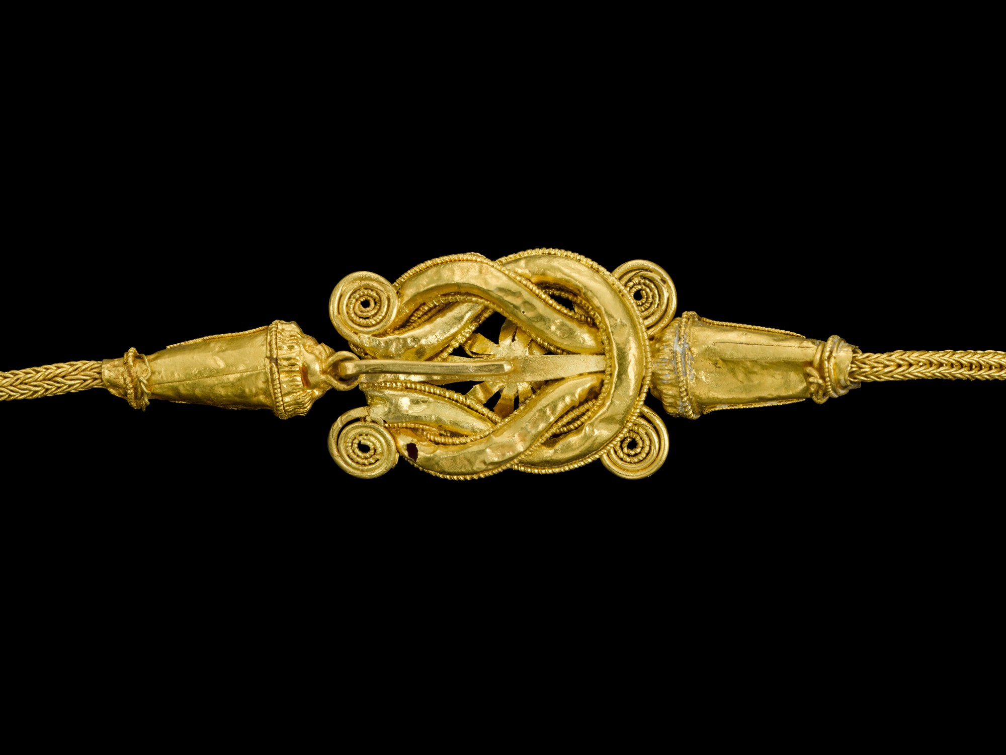 A SUITE OF HELLENISTIC GREEK GOLD JEWELRY, CIRCA LATE 4TH/EARLY 3RD ...