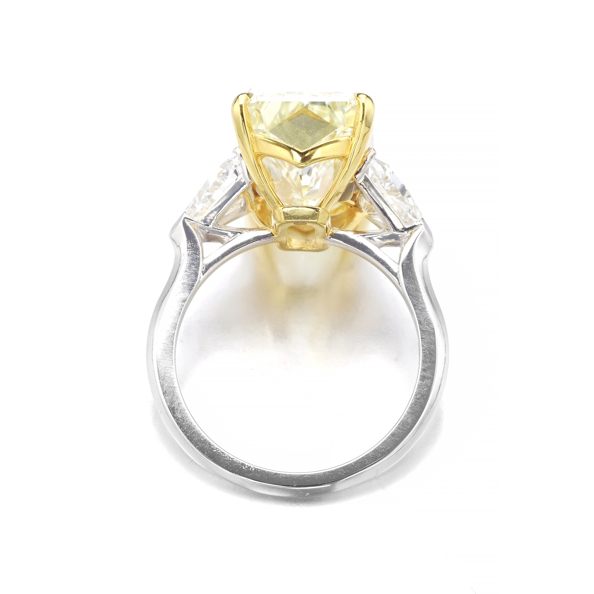 GRAFF | DIAMOND RING | Graff: Contrast & Colour | 2020 | Sotheby's