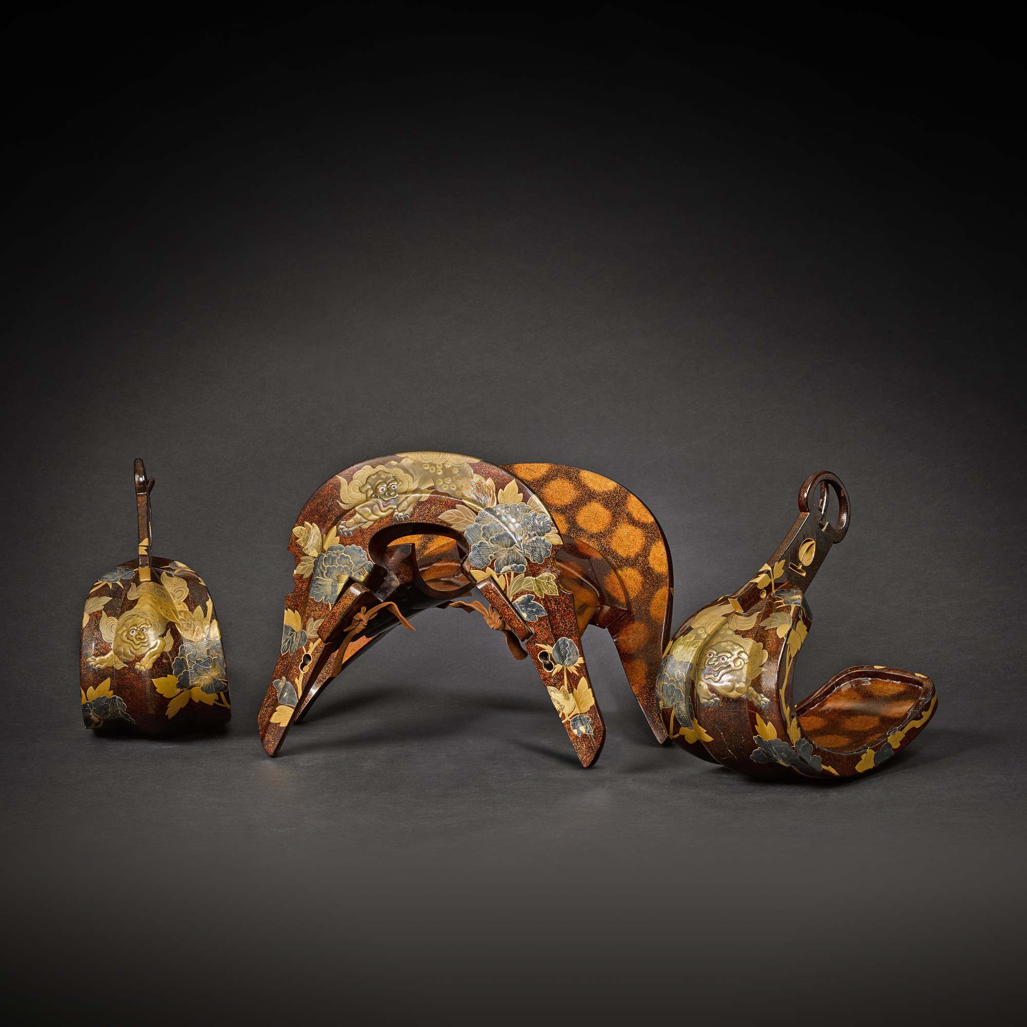 A fine umiari suikan-gura [riding saddle with double register pommel ...