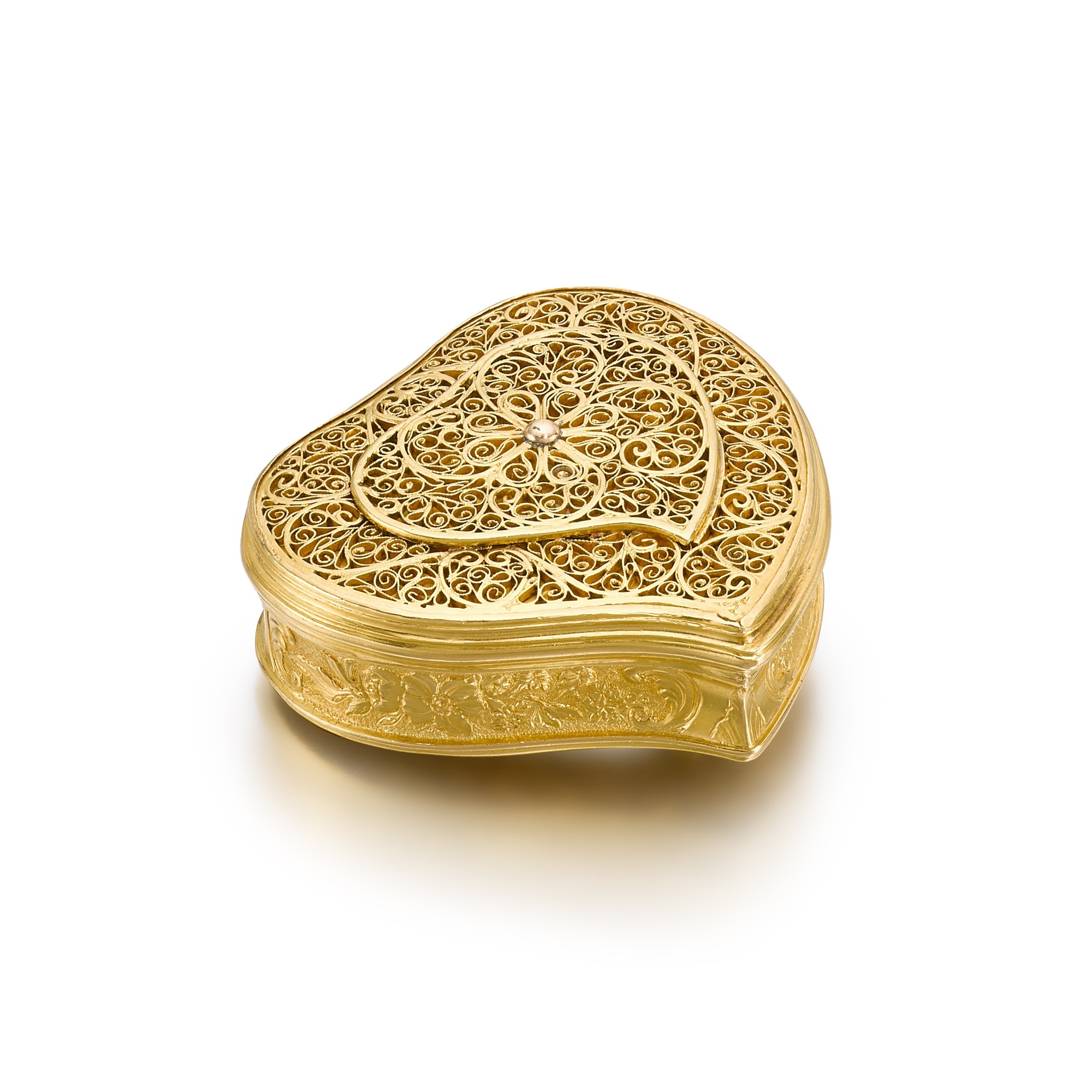 A gold filigree snuff box, European, mid-18th century | Fabergé, Gold ...