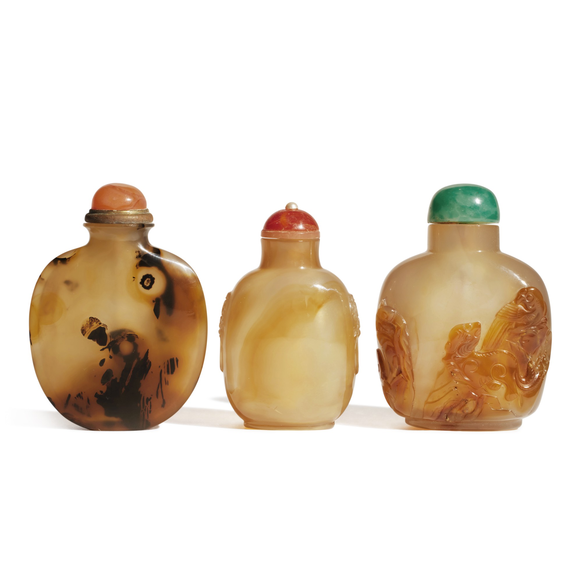 Three agate snuff bottles, Qing dynasty, 19th century | 清十九世紀 瑪瑙鼻煙壺一組三件 ...