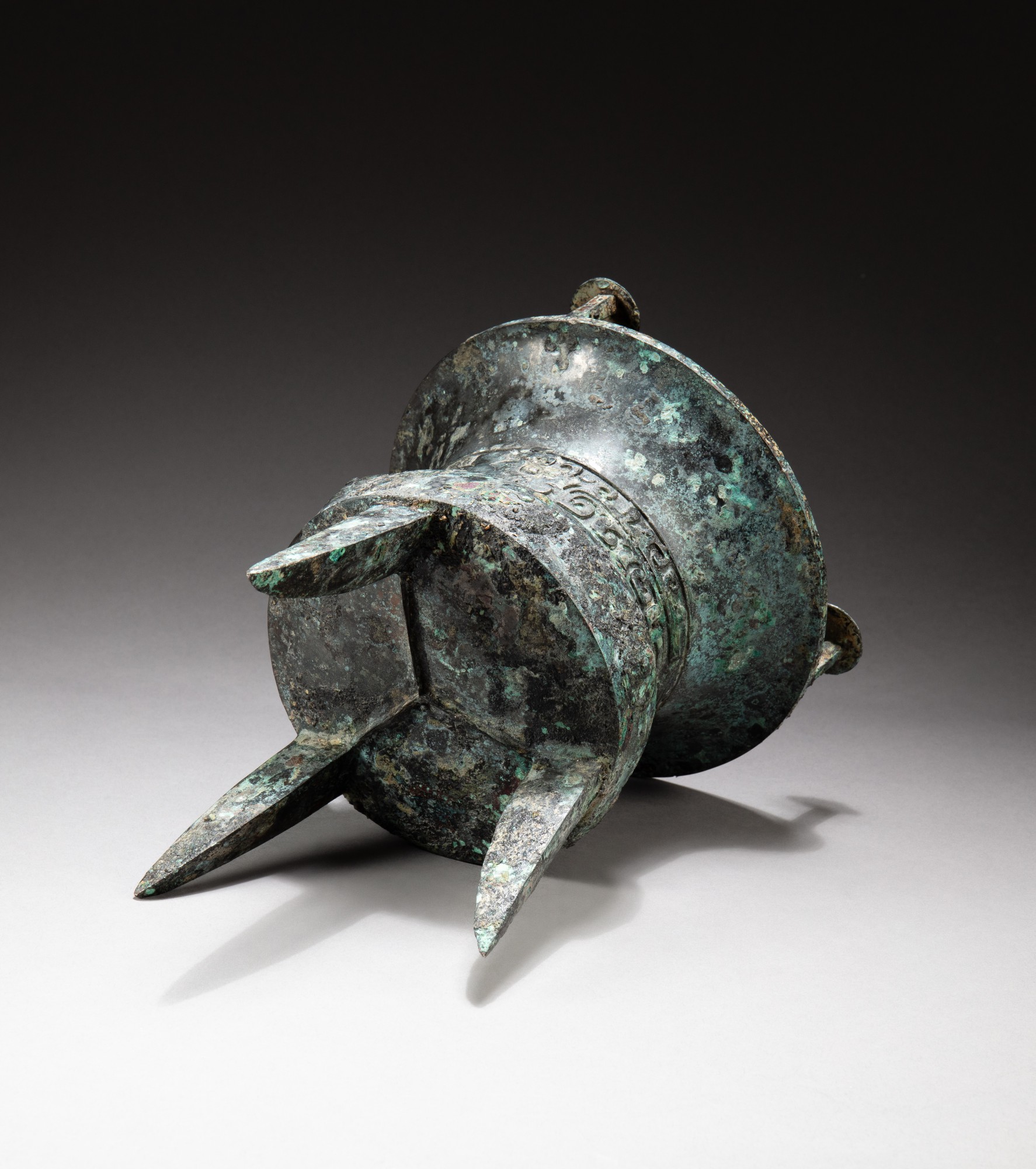 A rare and important archaic bronze goblet, Jia Early Shang dynasty ...