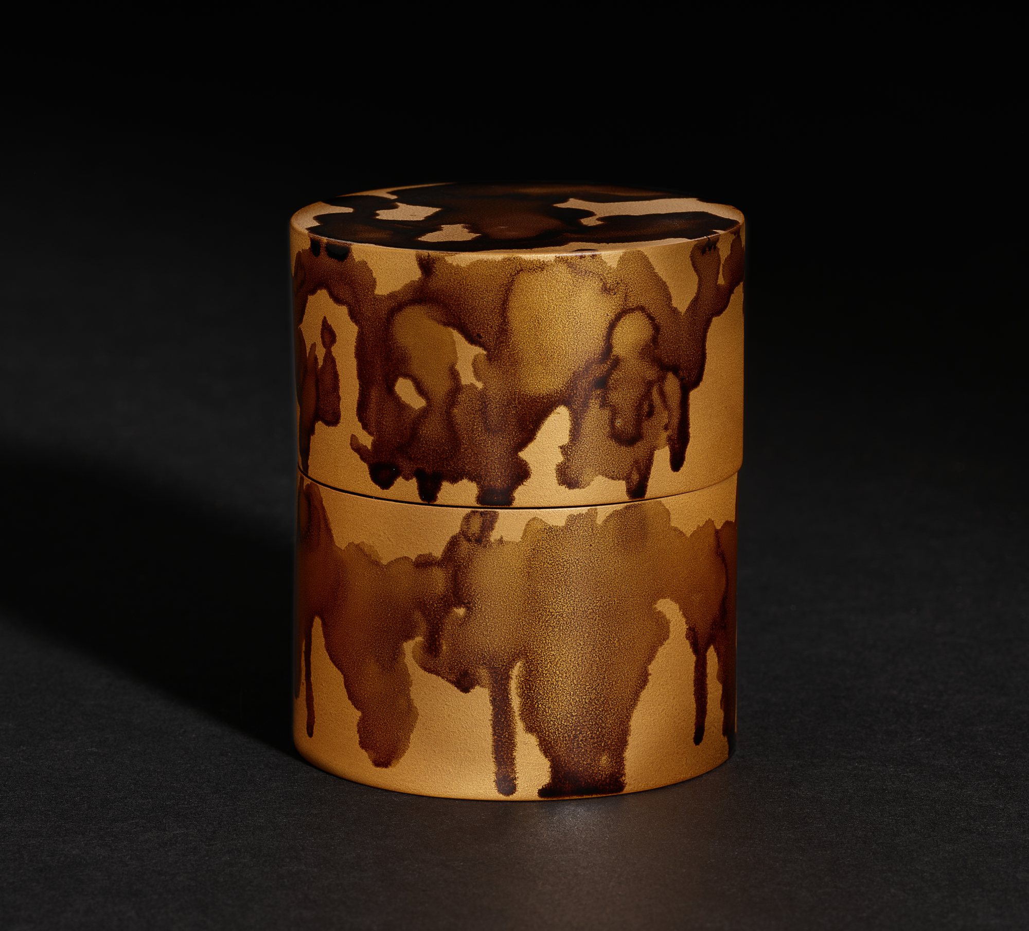 Ikeda Iwao (b. 1940), A brown lacquered circular tea caddy, chaki 池田巌 ...