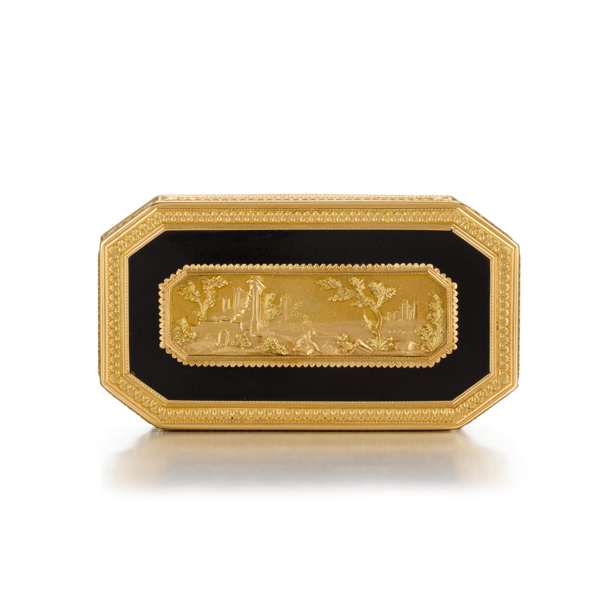 A two-colour gold and tortoiseshell snuff box, Louis Roucel, Paris ...
