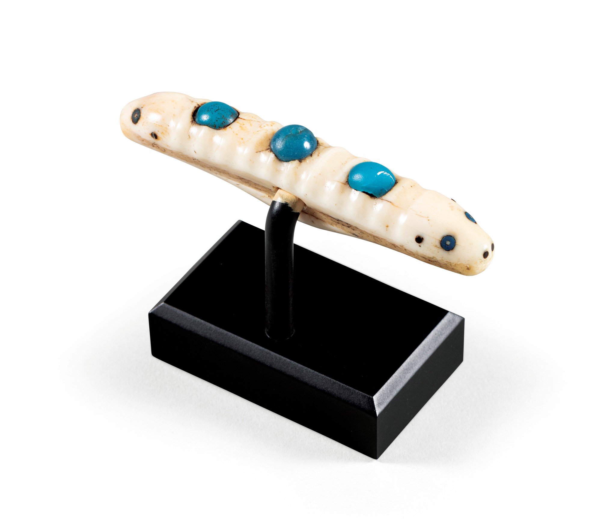 Amulette à têtes de phoque en ivoire de morse, Inuit, Alaska | Inuit ...