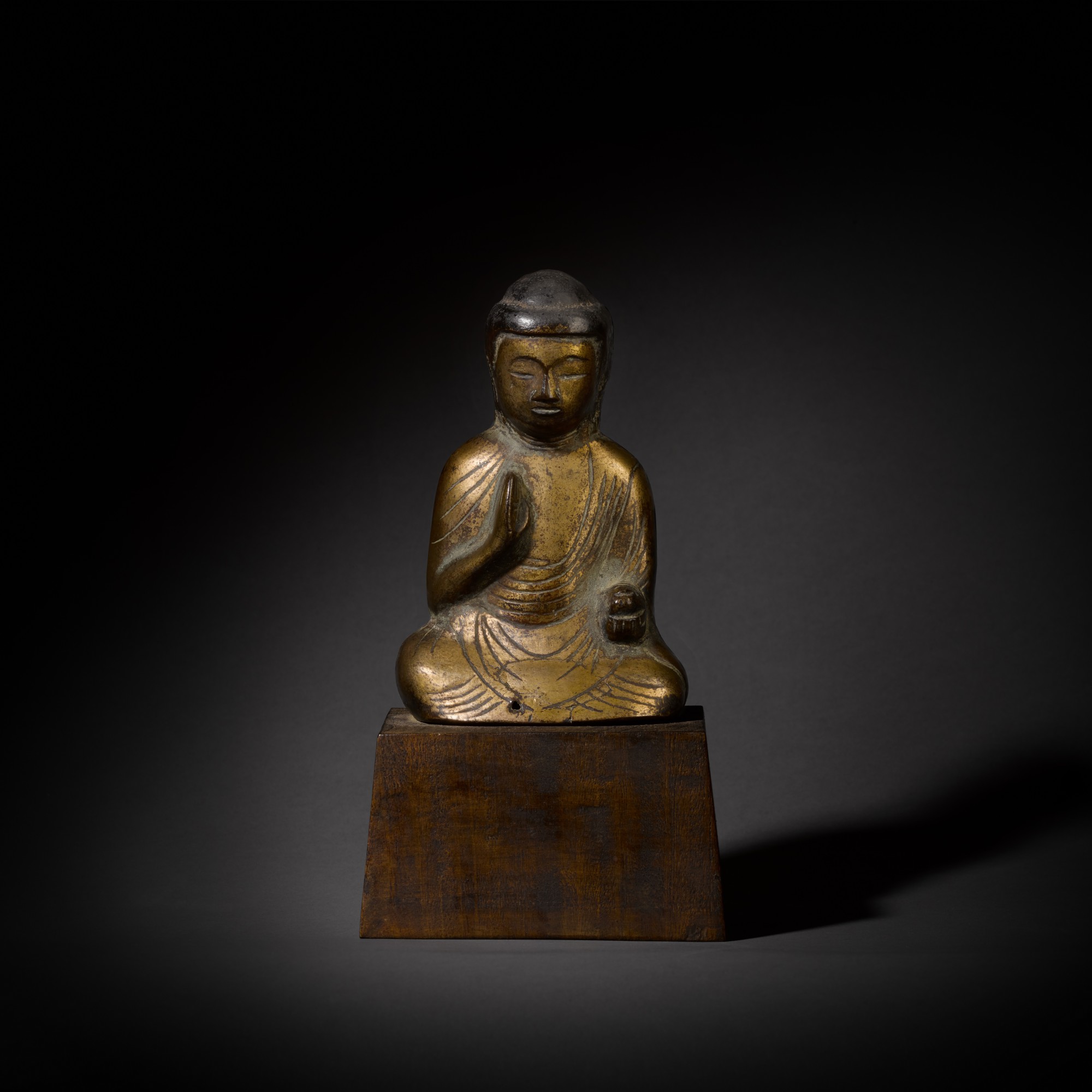 A bronze seated figure of Yakushi Nyorai (Bhaisajyaguru) | Nanbokucho ...