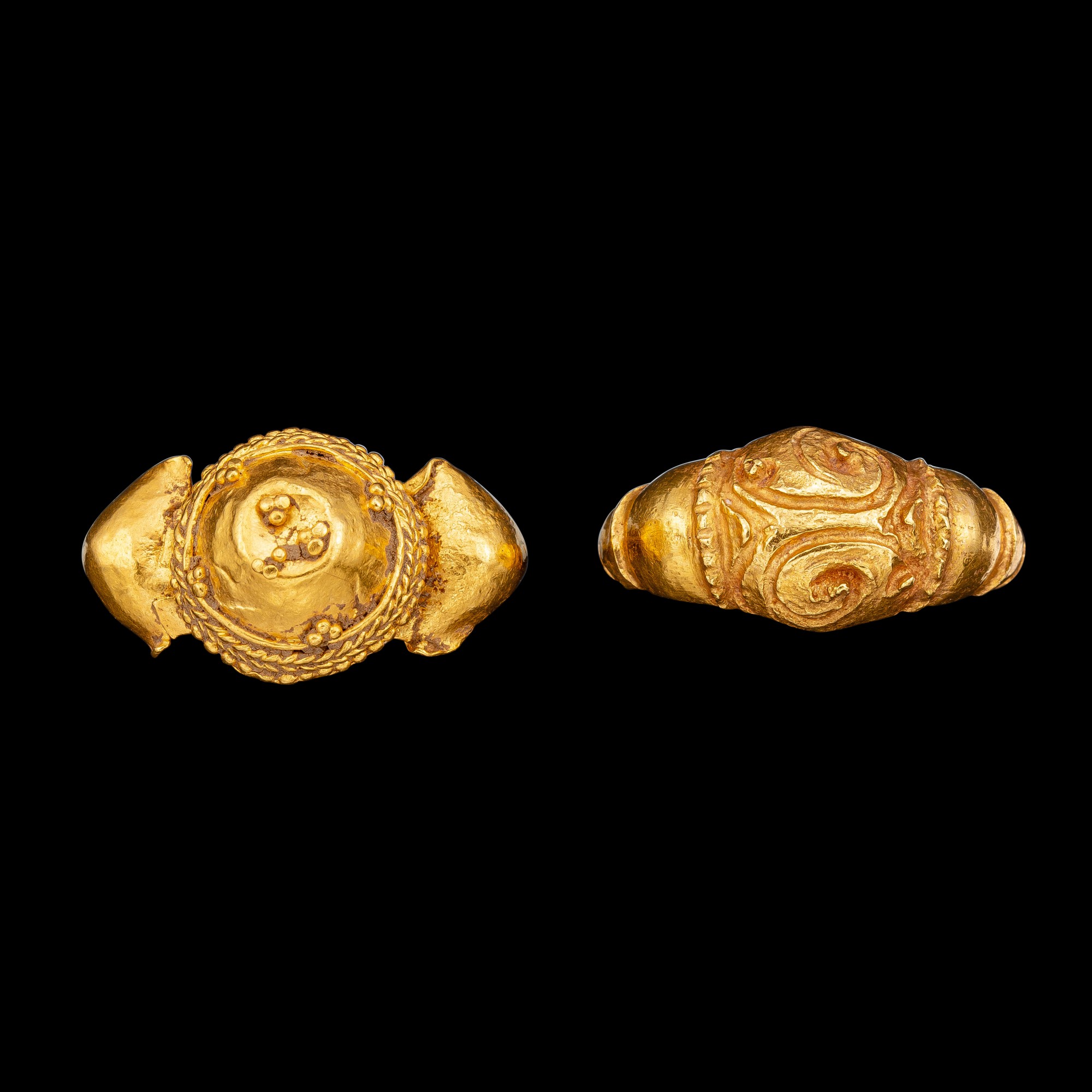 Two gold rings Java, Indonesia, 10th - 15th century | 十至十五世紀 印尼爪哇 金戒指一組 ...