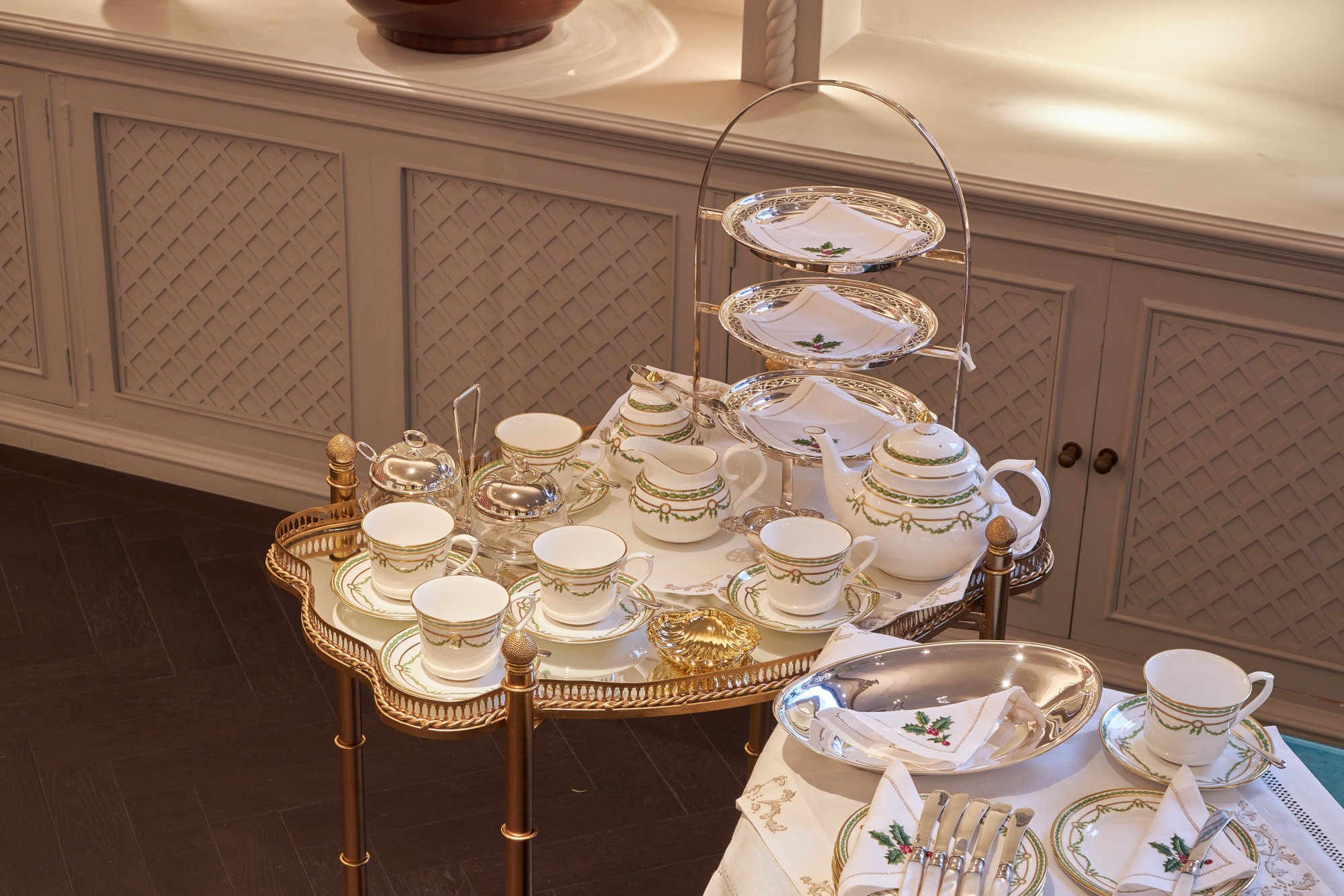 A Thomas Goode 'Green Garland' bone china part tea service, various ...