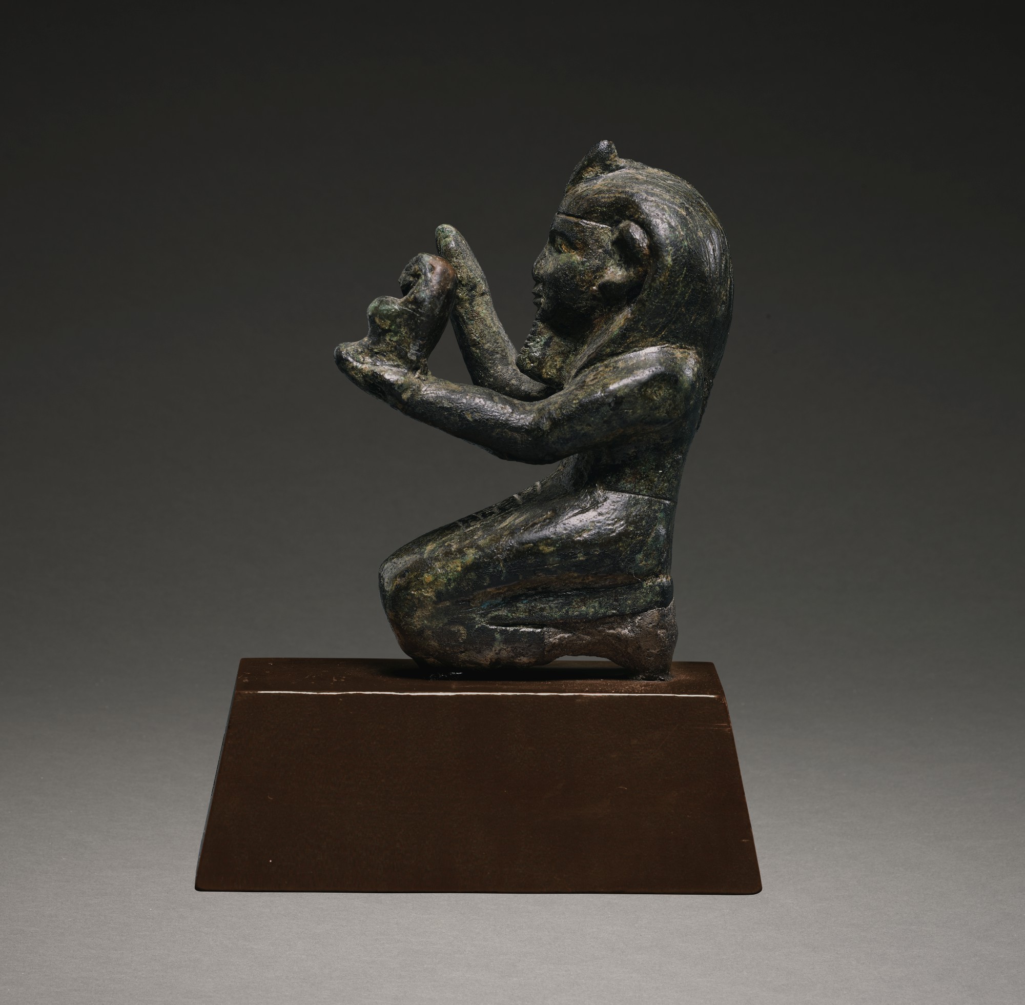 AN EGYPTIAN BRONZE FIGURE OF A KUSHITE KING, 25TH DYNASTY, 750-656 B.C ...