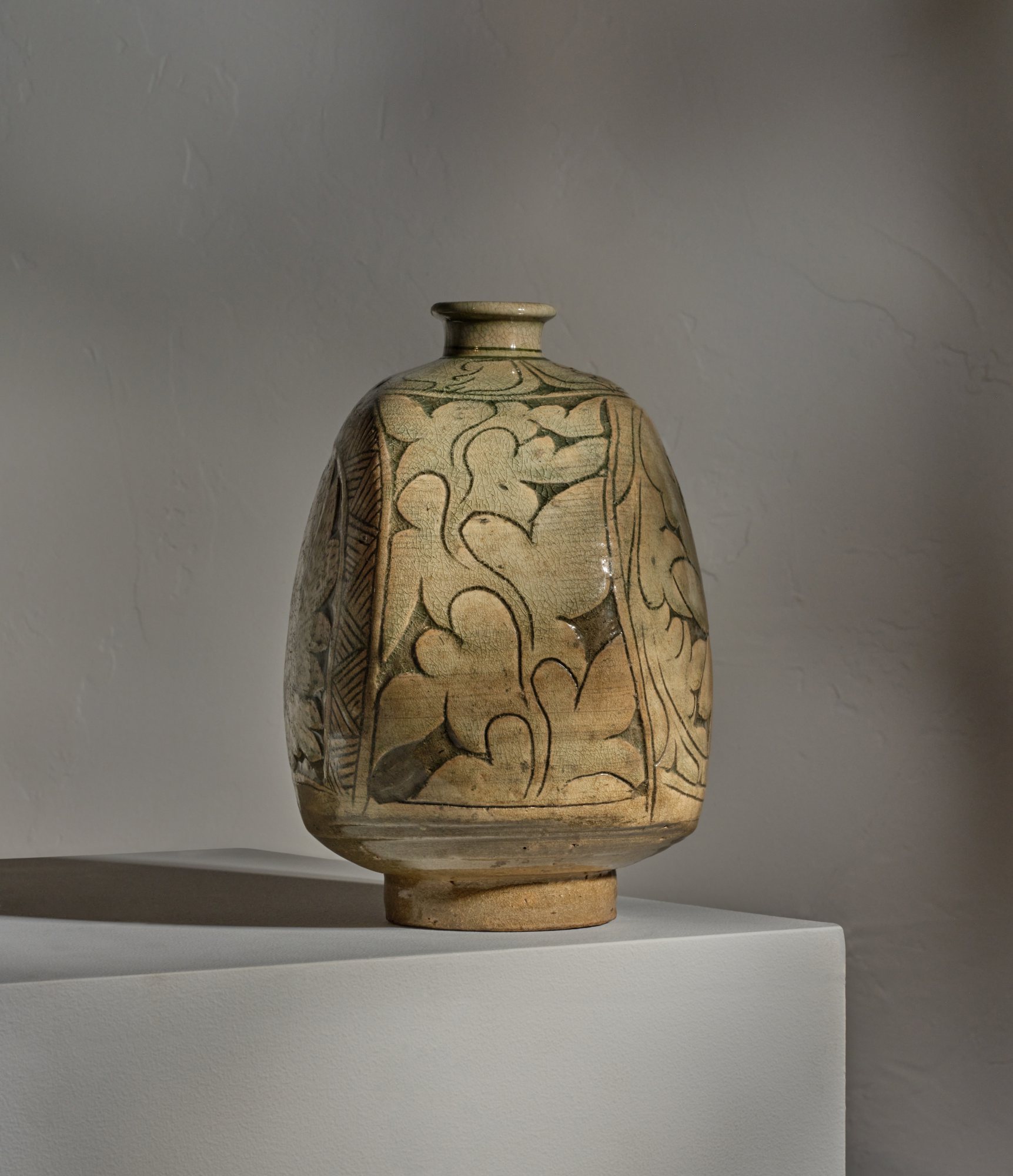 A Buncheong sgraffiato 'floral' moonflask, Joseon dynasty, 15th century ...