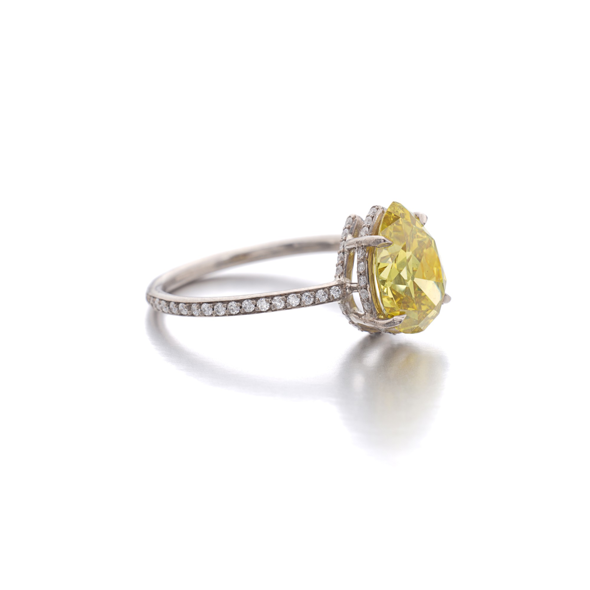 Fancy deep yellow diamond ring | 深彩黃色鑽石戒指 | Magnificent Jewels and ...