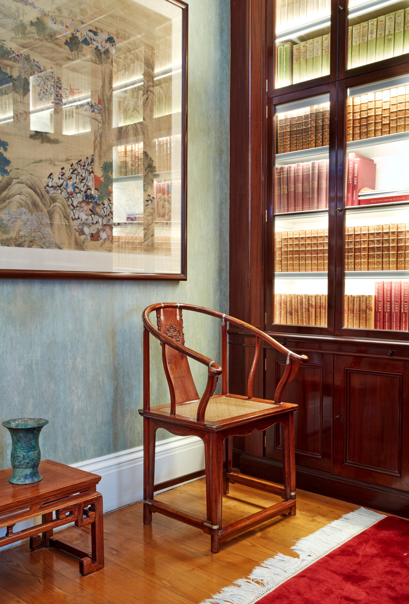 A pair of huanghuali horseshoe-back armchairs, Late Ming dynasty | 明末 ...