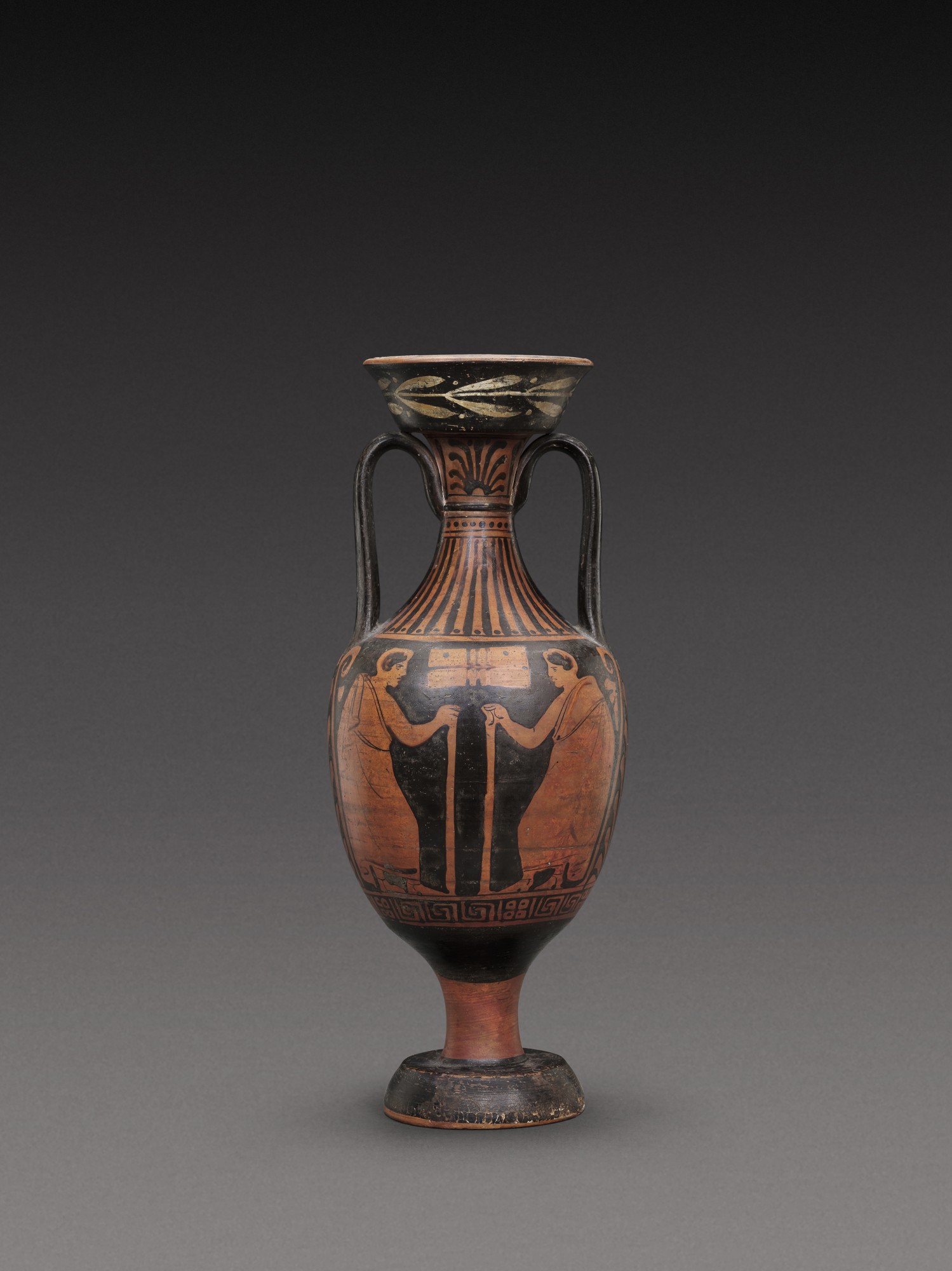 An Apulian Red-figured Amphora, circa 350-330 B.C. | THE BEAUTY WITHIN ...