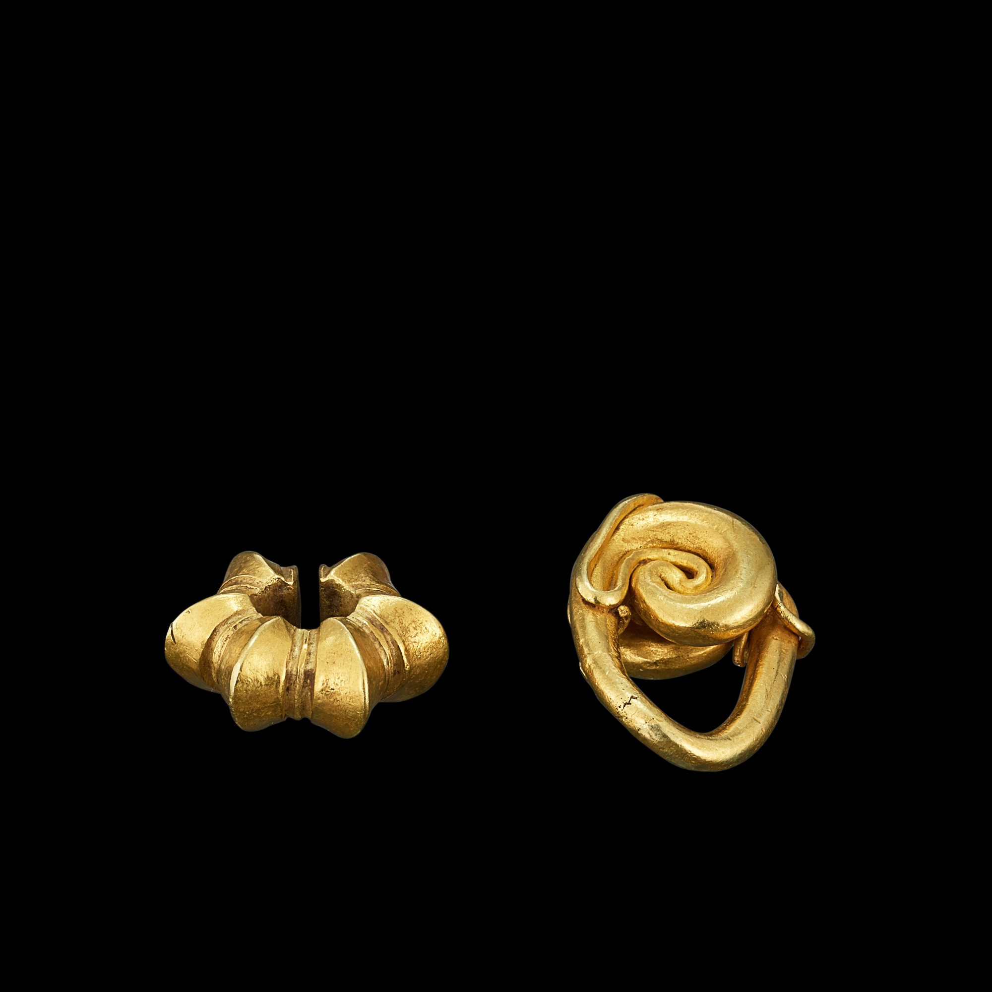 Two solid gold earrings Java, Indonesia, 7th - 12th century | 印尼爪哇 ...