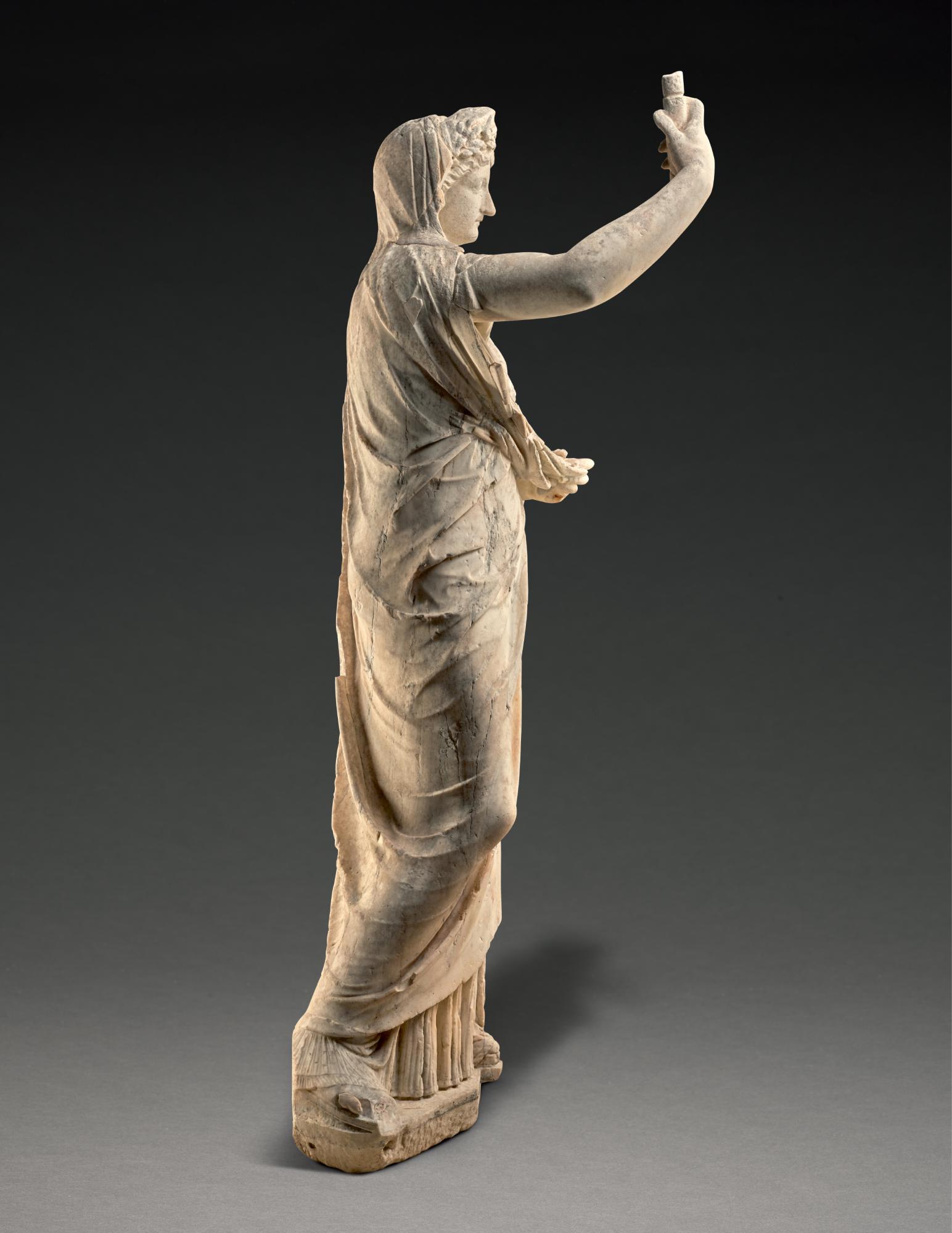 A ROMAN MARBLE PORTRAIT STATUE OF LIVIA AS A PRIESTESS, EARLY 1ST ...