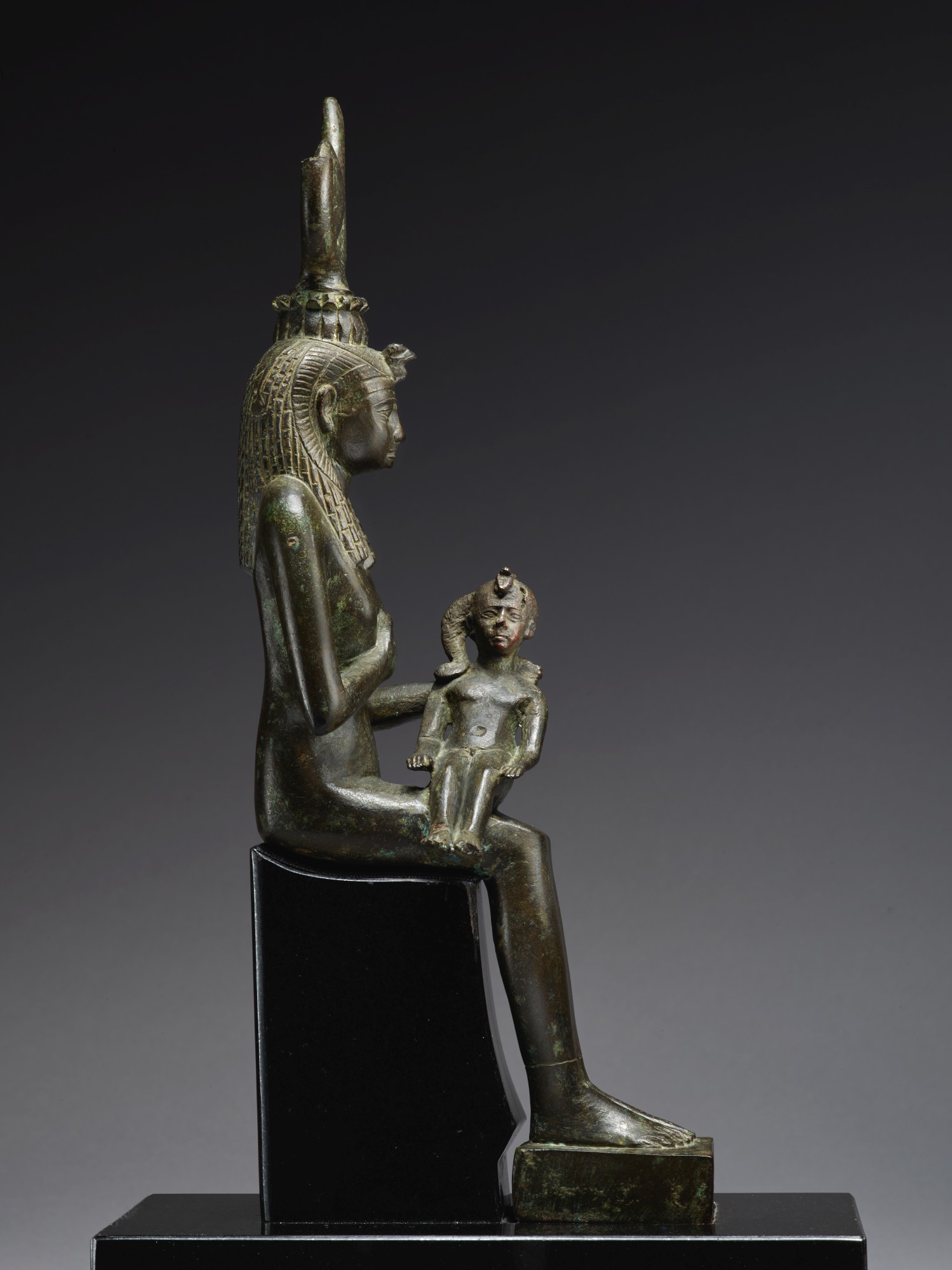 AN EGYPTIAN BRONZE FIGURE OF ISIS WITH HORUS, 26TH DYNASTY, 664-525 B.C ...