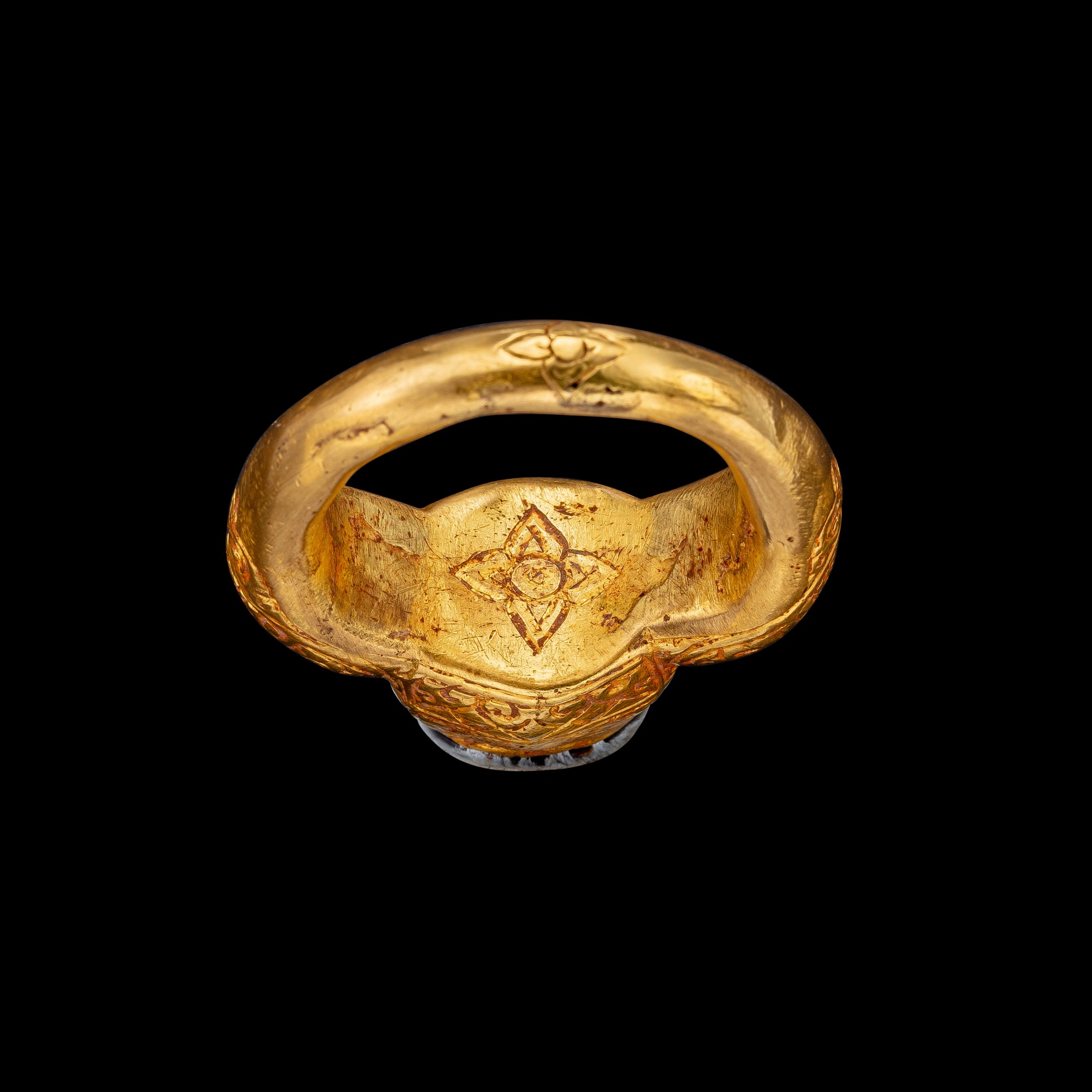 A gold and red-gem repoussé ring Champa, 14th century | 十四世紀 占城 ...