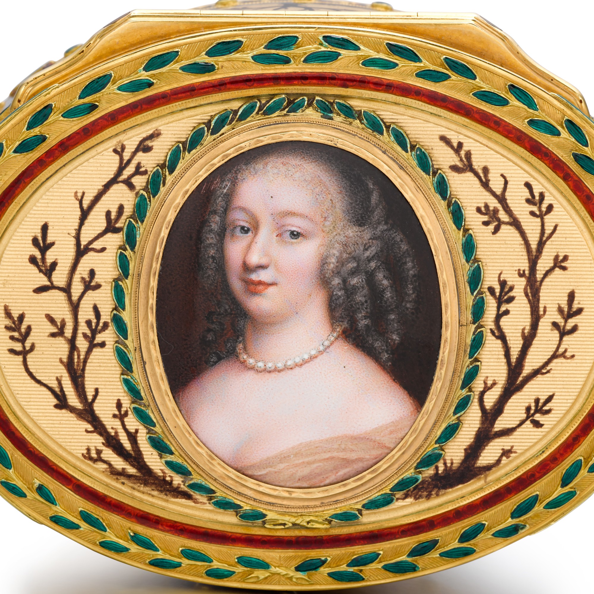 A gold and enamel portrait snuff box, Esaias Fernau, Hanau, circa 1785 ...