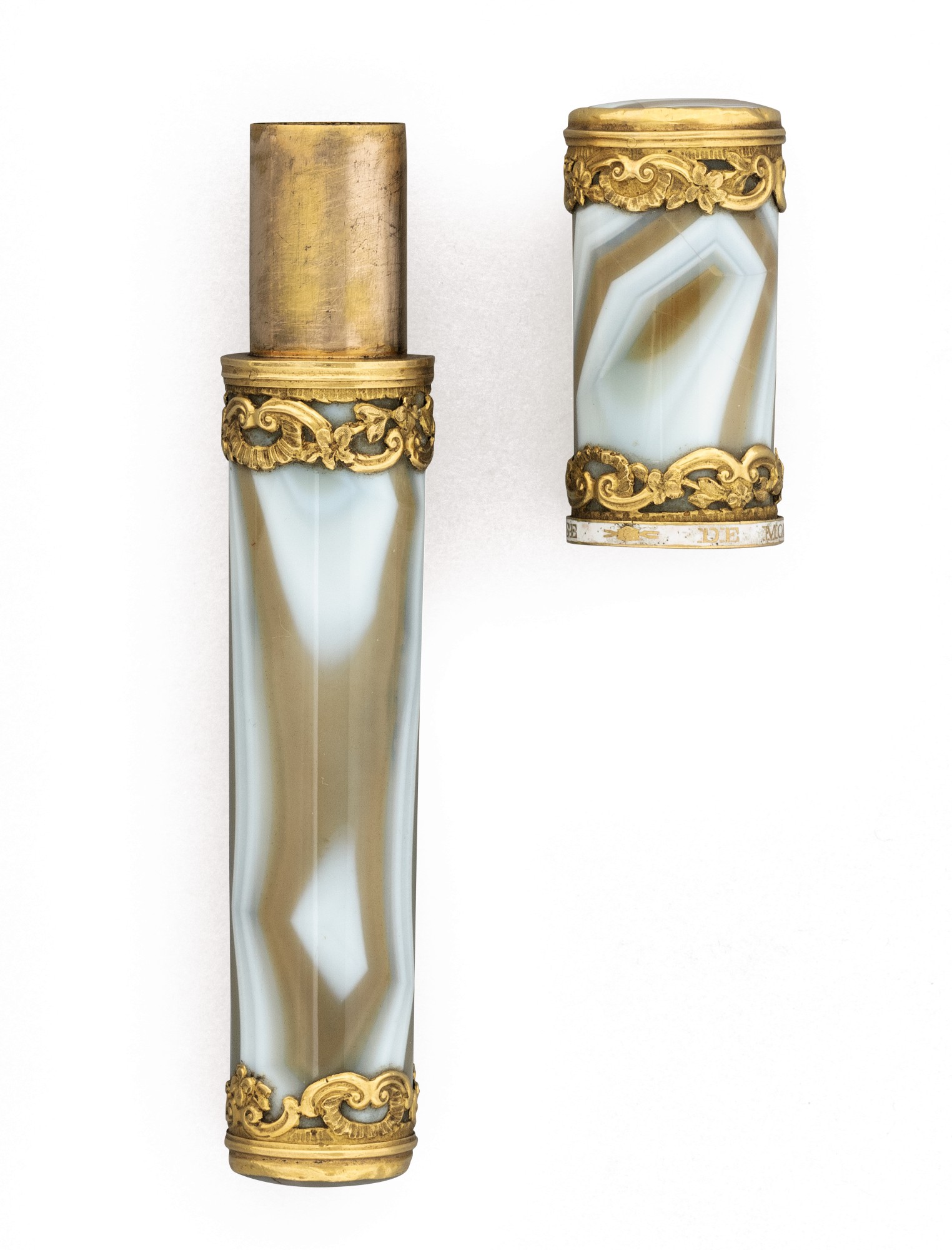 A gold-mounted agate bodkin case, English, circa 1765 | Doha / Paris ...