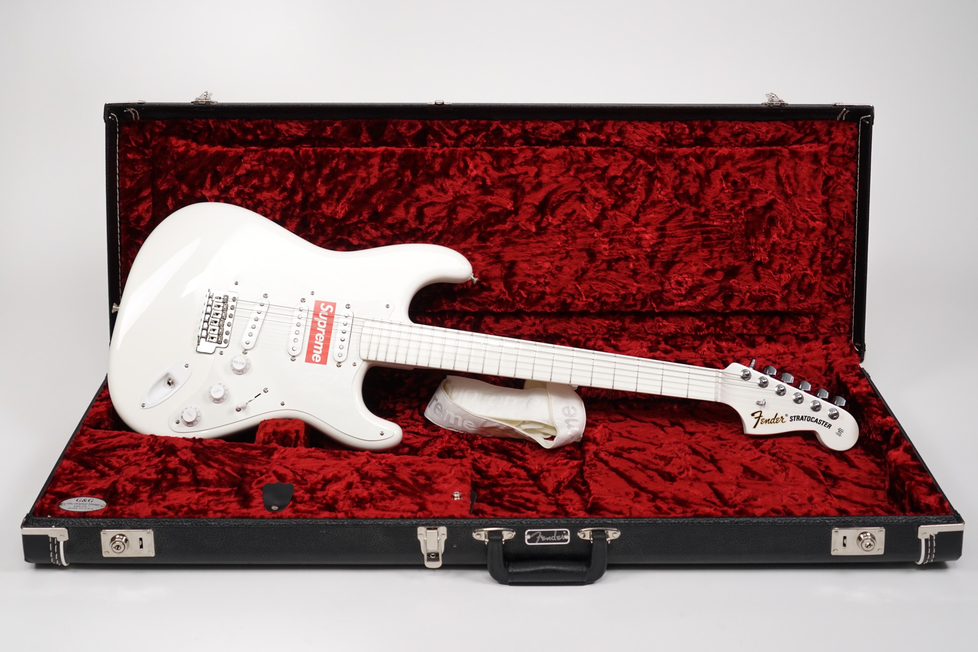 SUPREME FENDER STRATOCASTER WHITE | The Supreme Vault: 1998 - 2018 ...