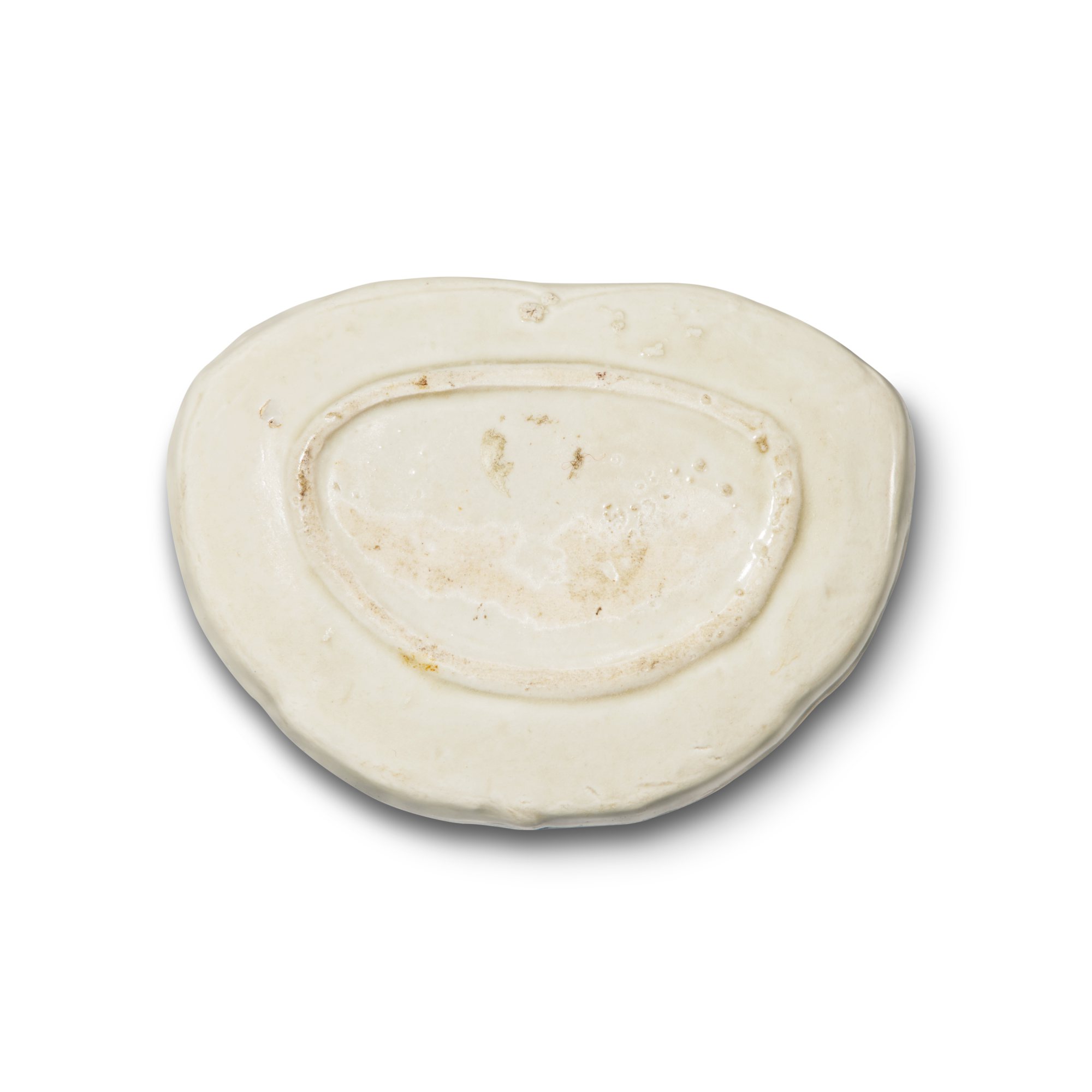 A white-glazed trefoil-form box and cover, Liao dynasty | 遼 白釉花式蓋盒 ...