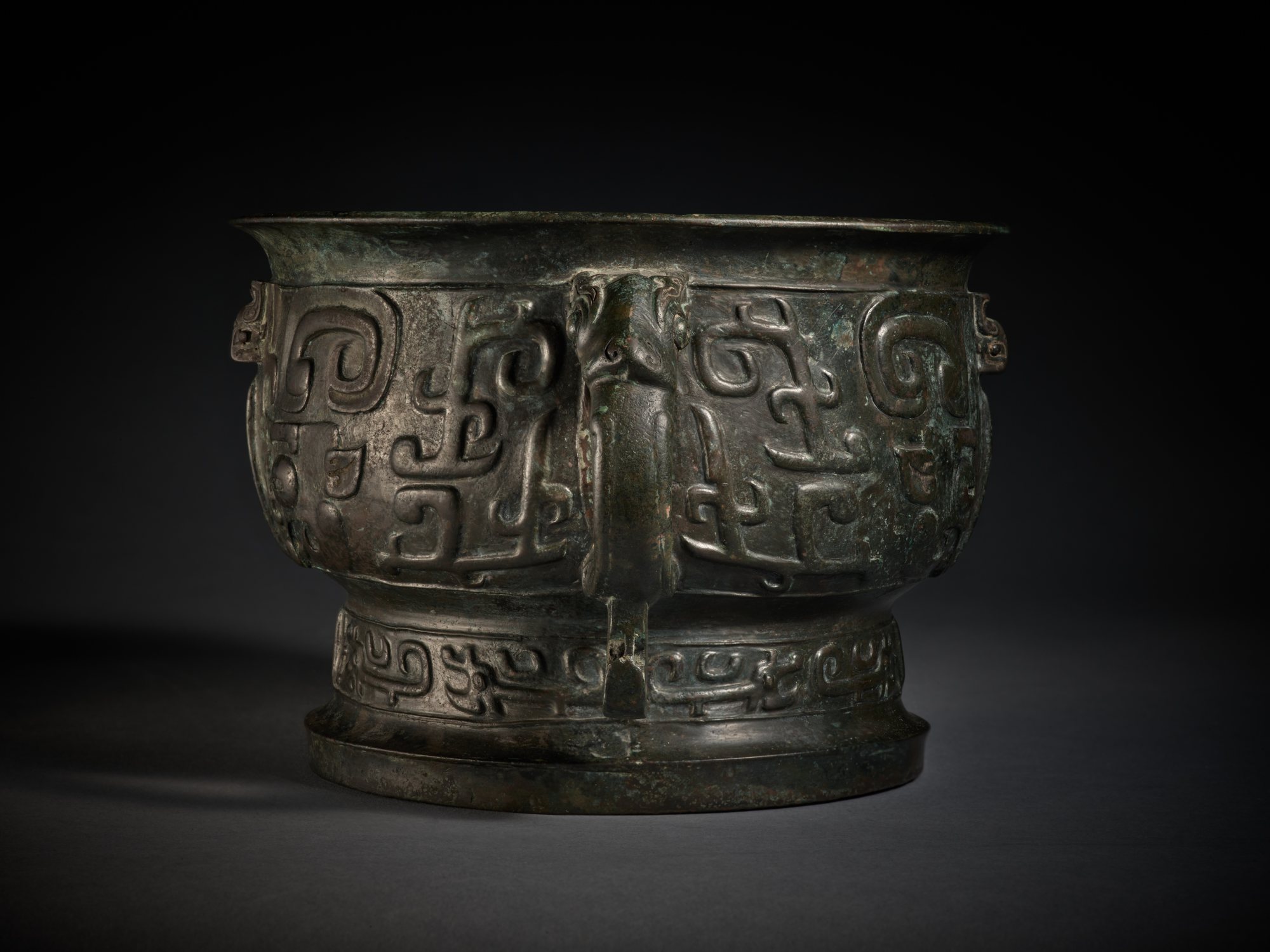An archaic bronze ritual food vessel (Gui), Western Zhou dynasty | 西周 ...