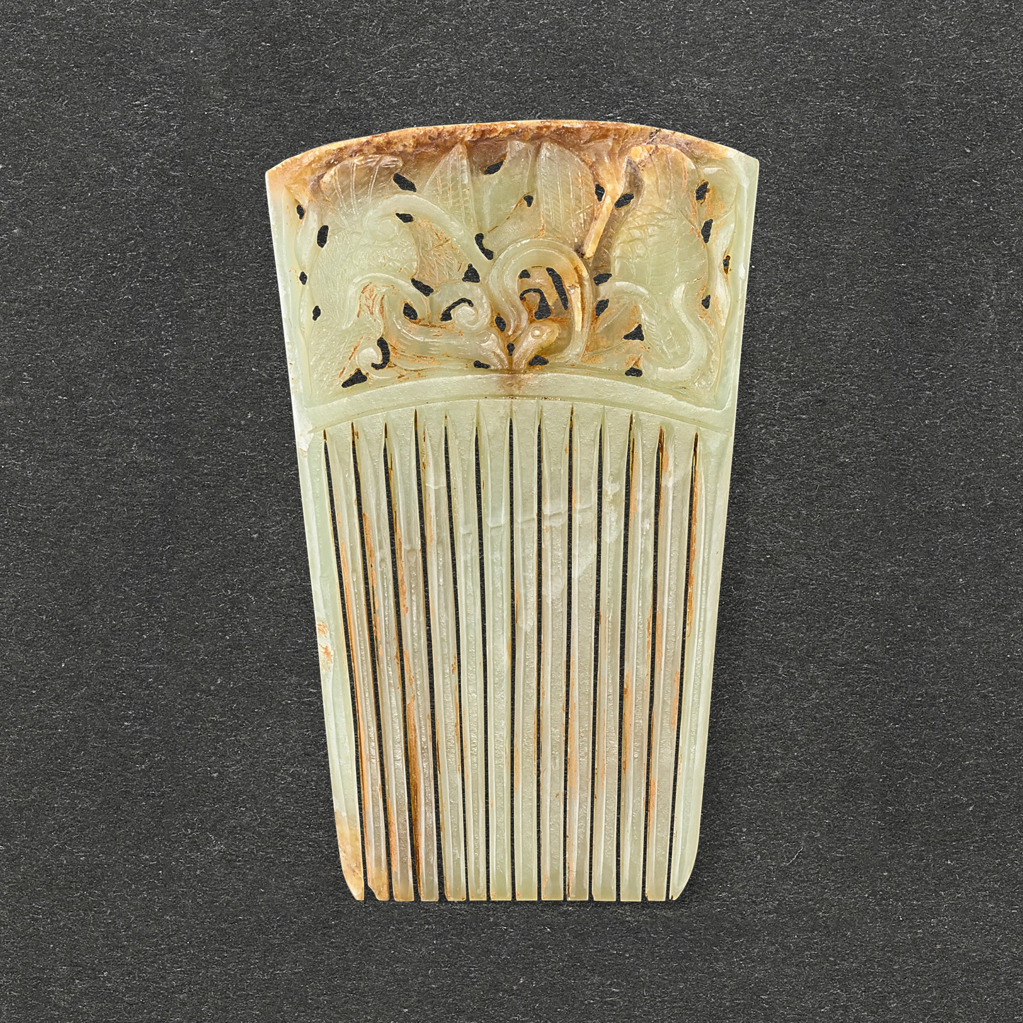 A YELLOWISH-CELADON JADE 'GOOSE AND HAWK' COMB LIAO DYNASTY | 遼 黃青玉透雕春水 ...