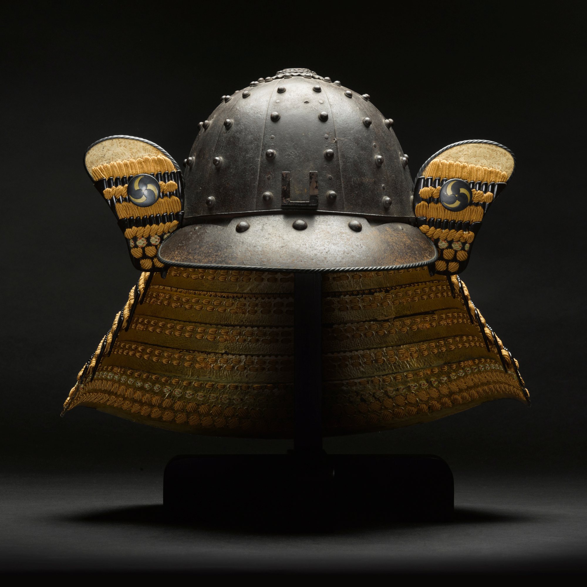 A nimai-do gusoku [armour] | The helmet signed Yamashiro kuni Fujiwara ...