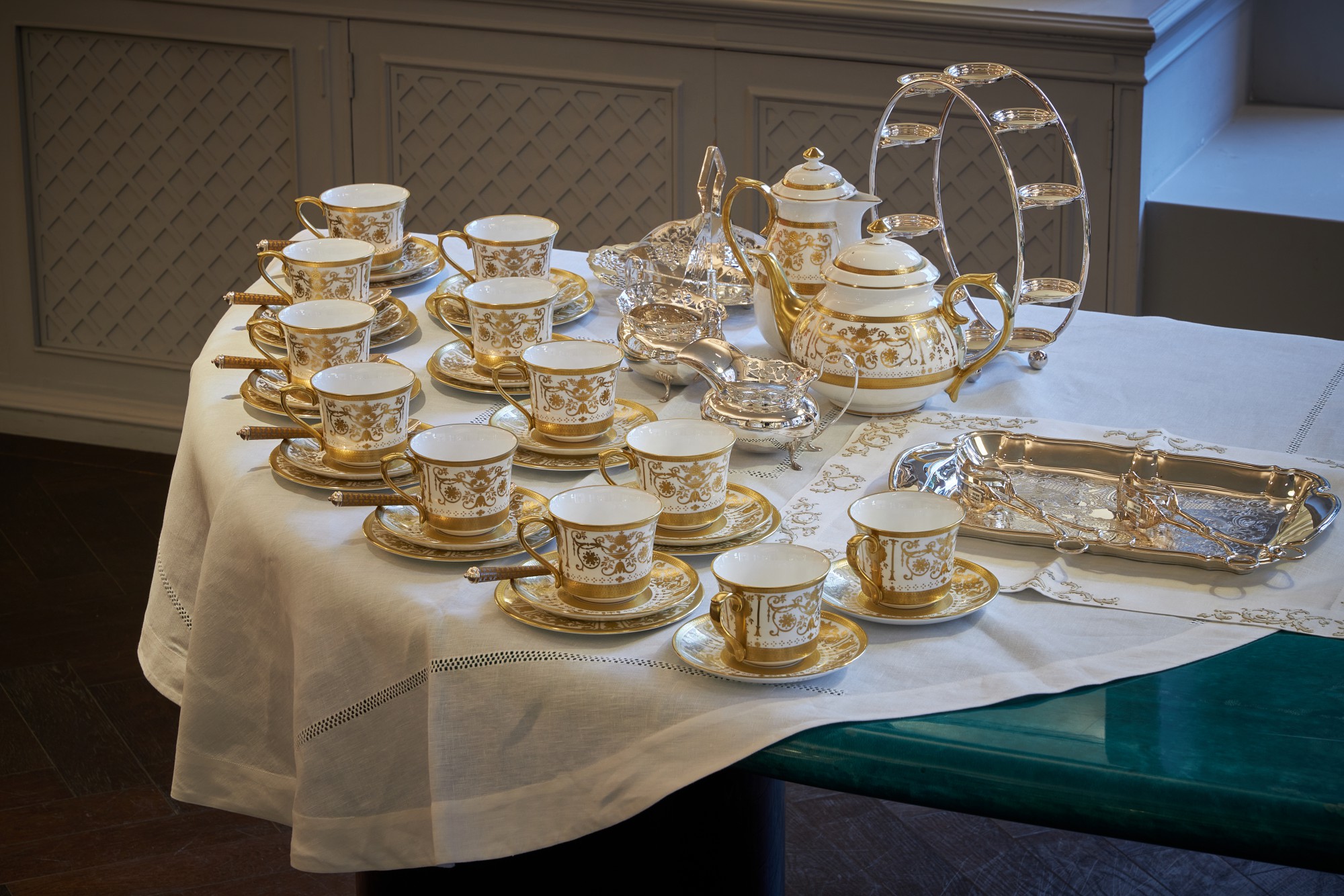 A Thomas Goode 'Florette' bone china tea service | Thomas Goode ...