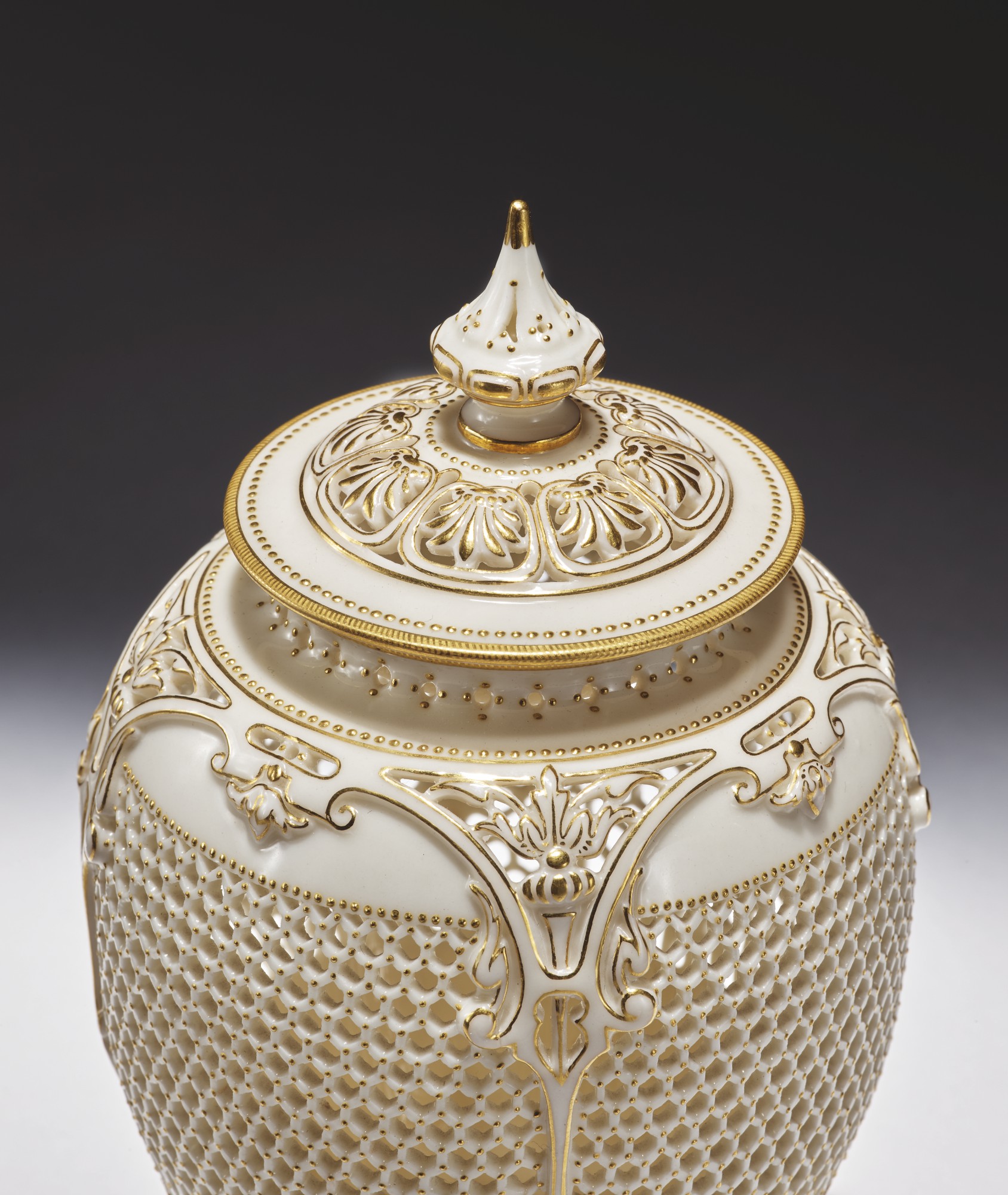 A ROYAL WORCESTER RETICULATED PORCELAIN VASE AND COVER BY GEORGE OWEN ...