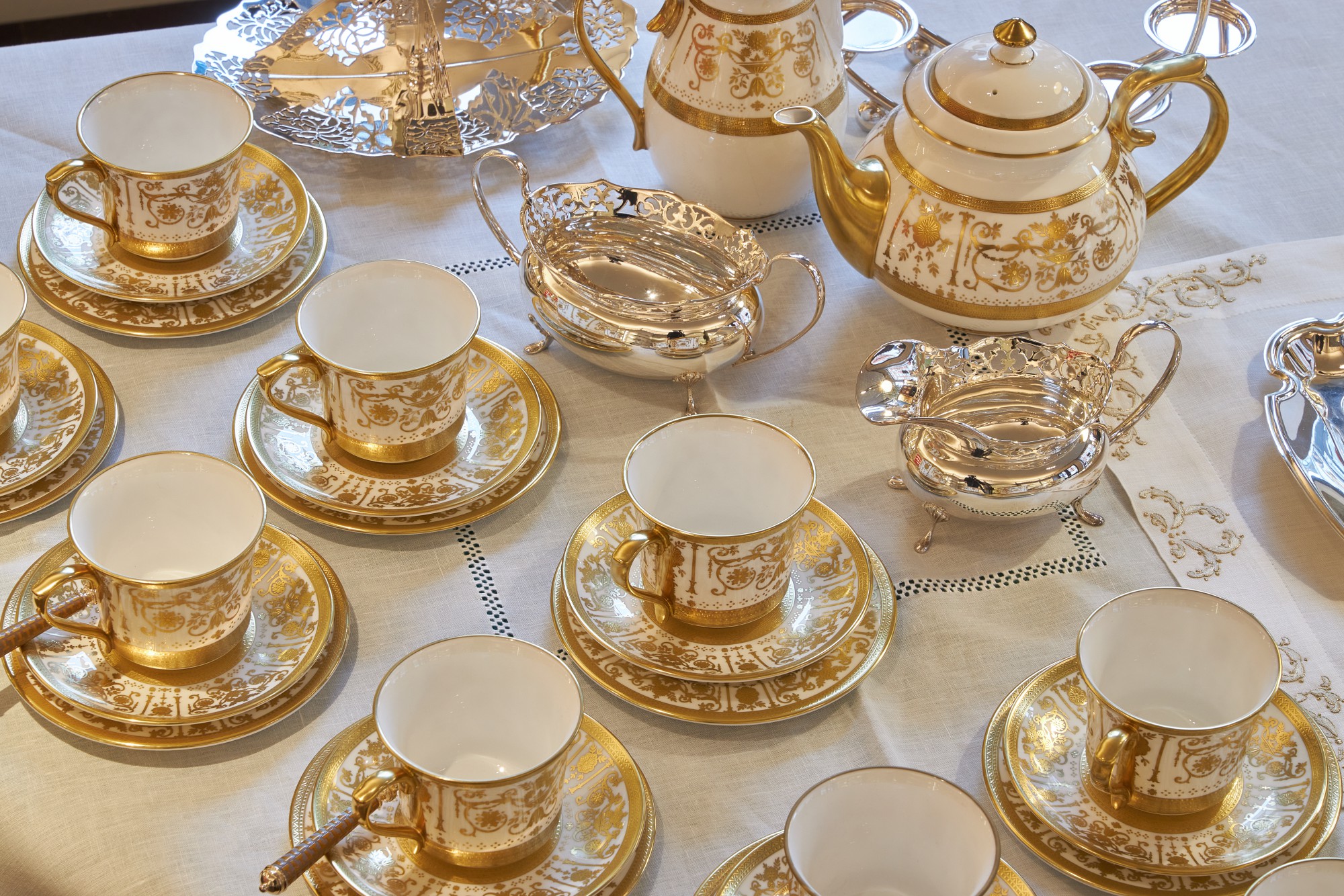 A Thomas Goode 'Florette' bone china tea service | Thomas Goode ...