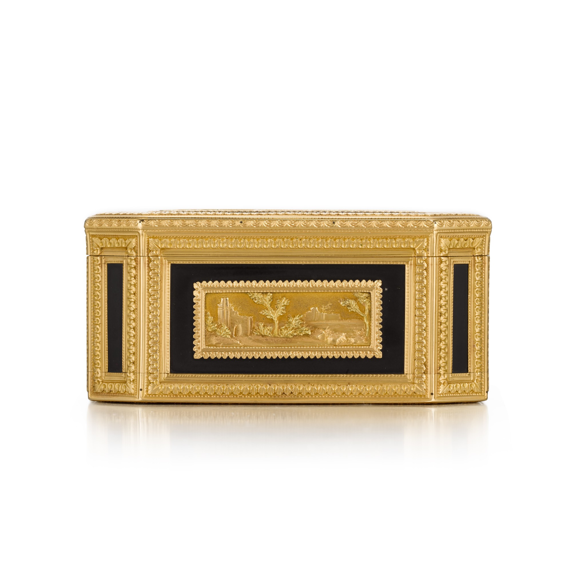 A two-colour gold and tortoiseshell snuff box, Louis Roucel, Paris ...