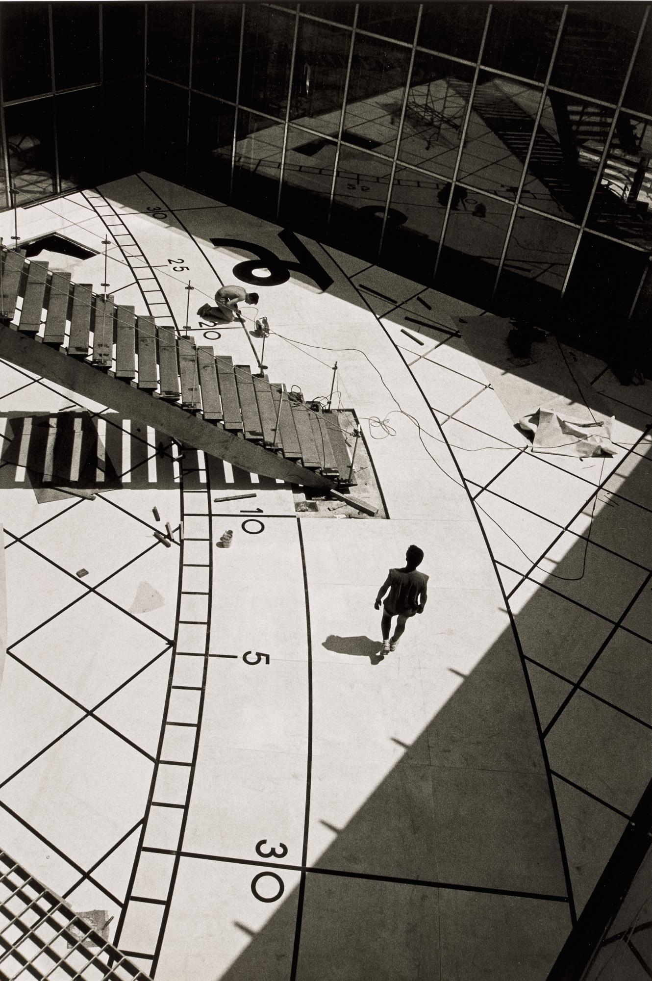 MARTINE FRANCK | 'GRANDE ARCHE DE LA DEFENSE', PARIS, FRANCE, 1989 ...