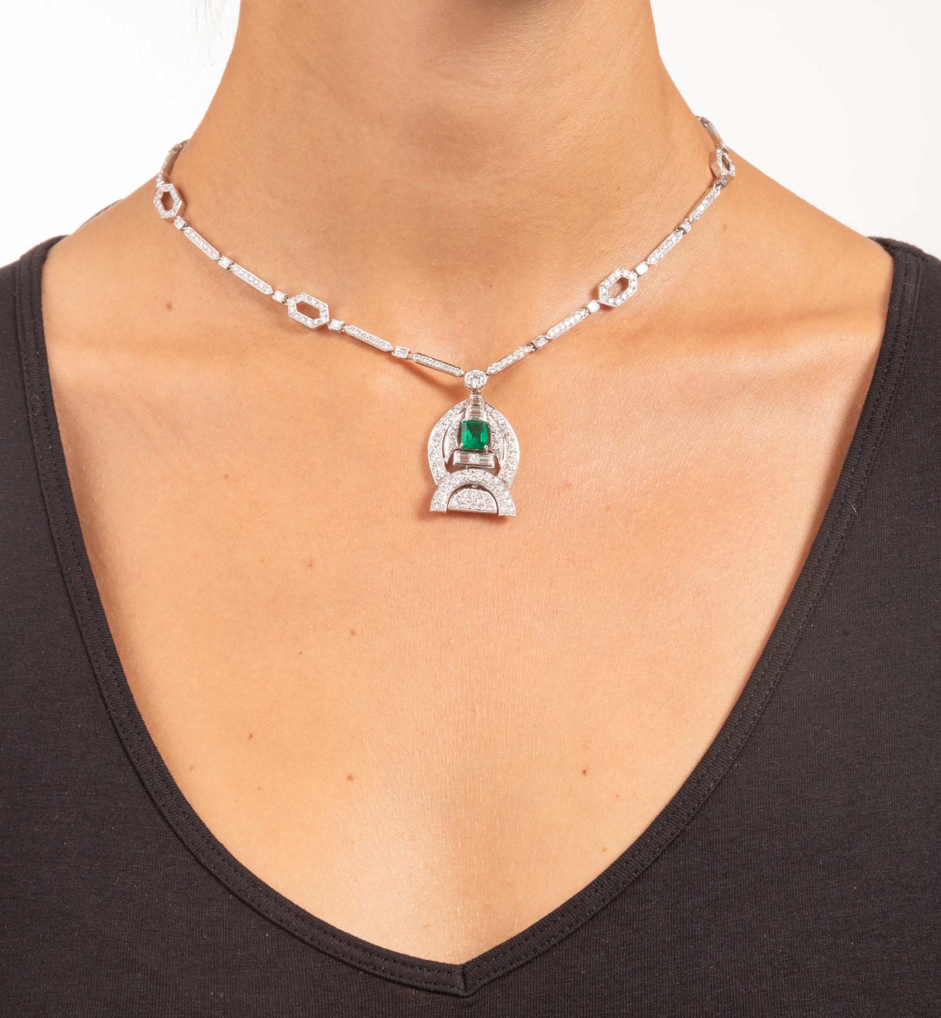 Collier émeraude et diamants | Emerald and diamond necklace | Fine ...