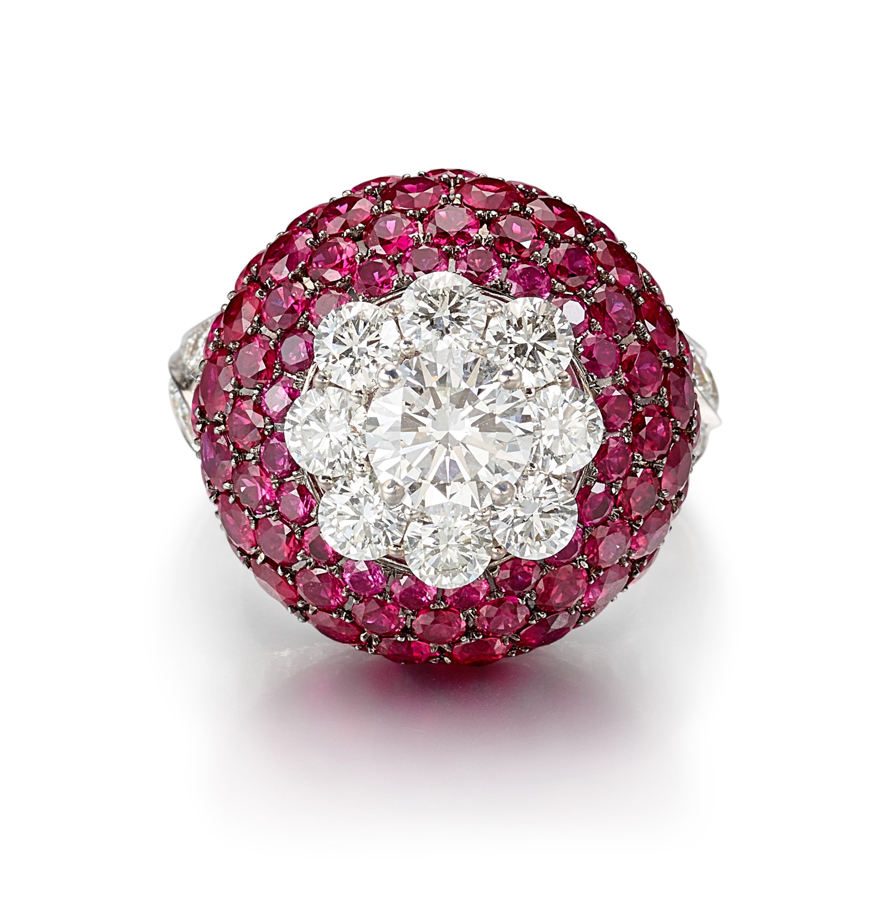 GRAFF 'CLUSTER HALO' RUBY AND DIAMOND RING | 格拉夫 | 'Cluster Halo' 紅寶石 配 ...