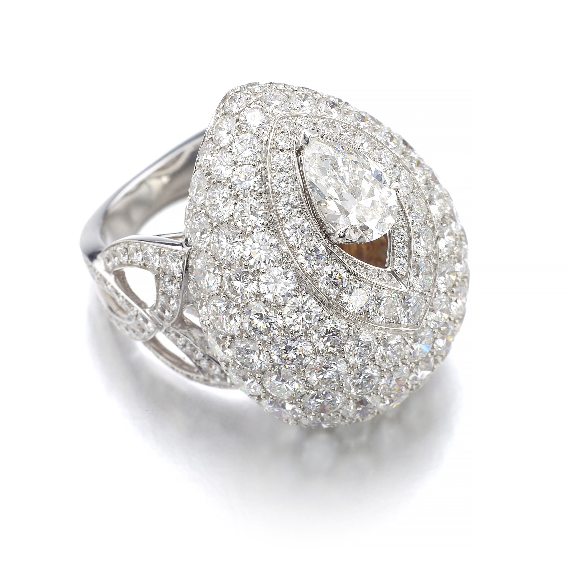 GRAFF | DIAMOND RING | Graff: Contrast & Colour | 2020 | Sotheby's