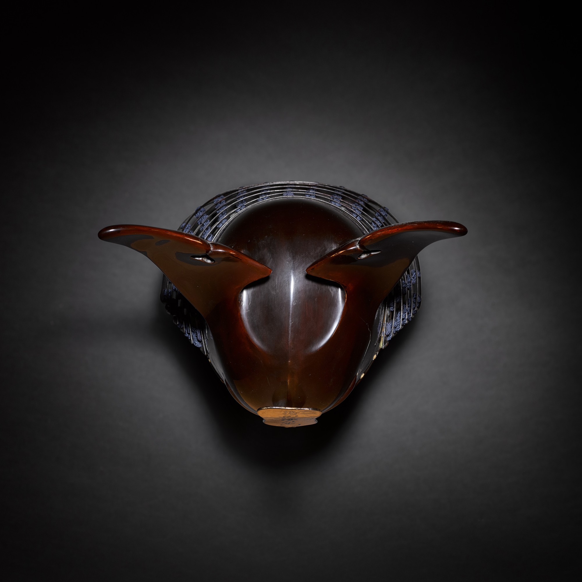 A kuwagata-nari kawari kabuto [unusually shaped helmet] | Momoyama ...