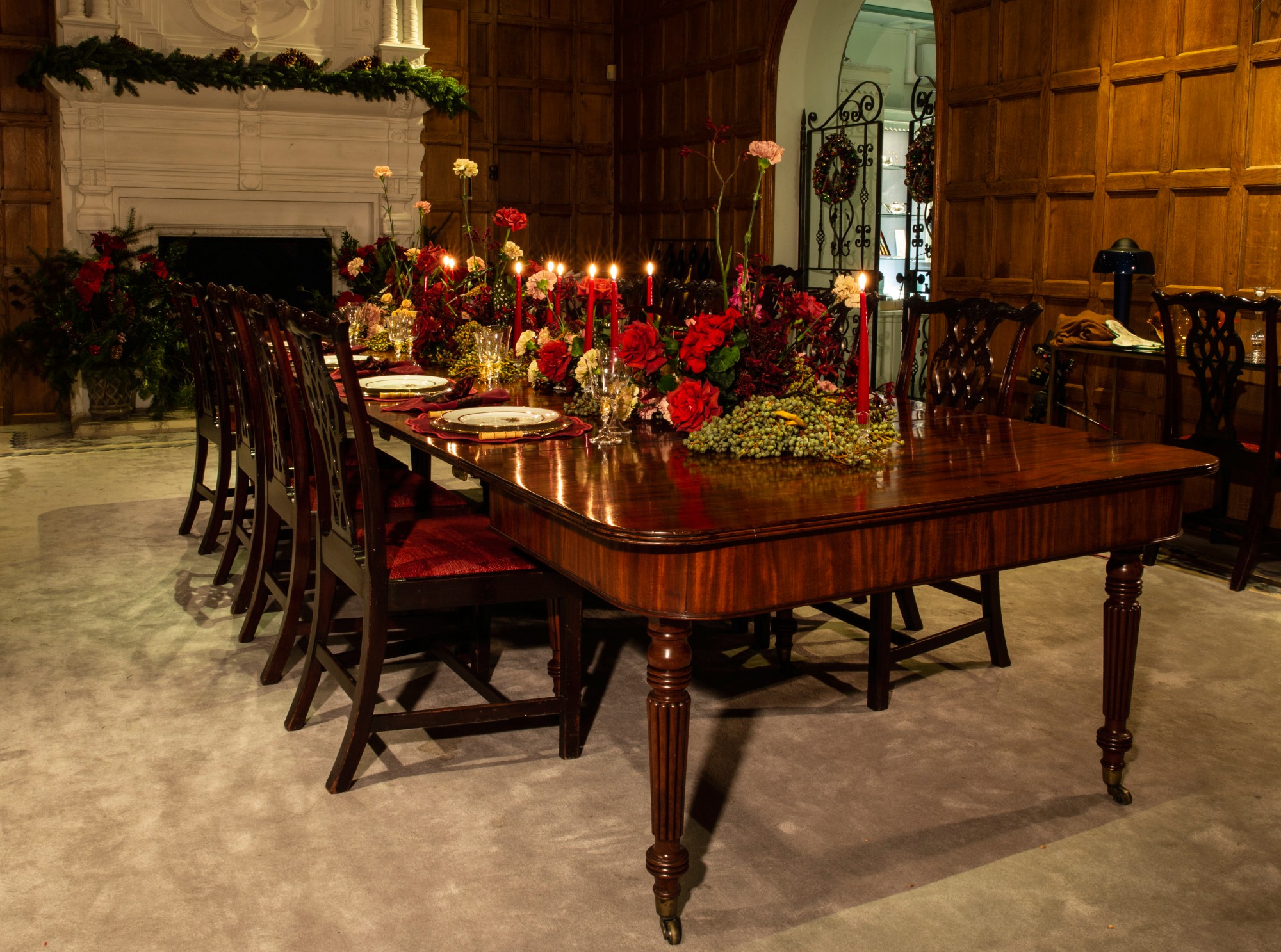 A Thomas Goode 'East of Calcutta' bone china part dinner service ...