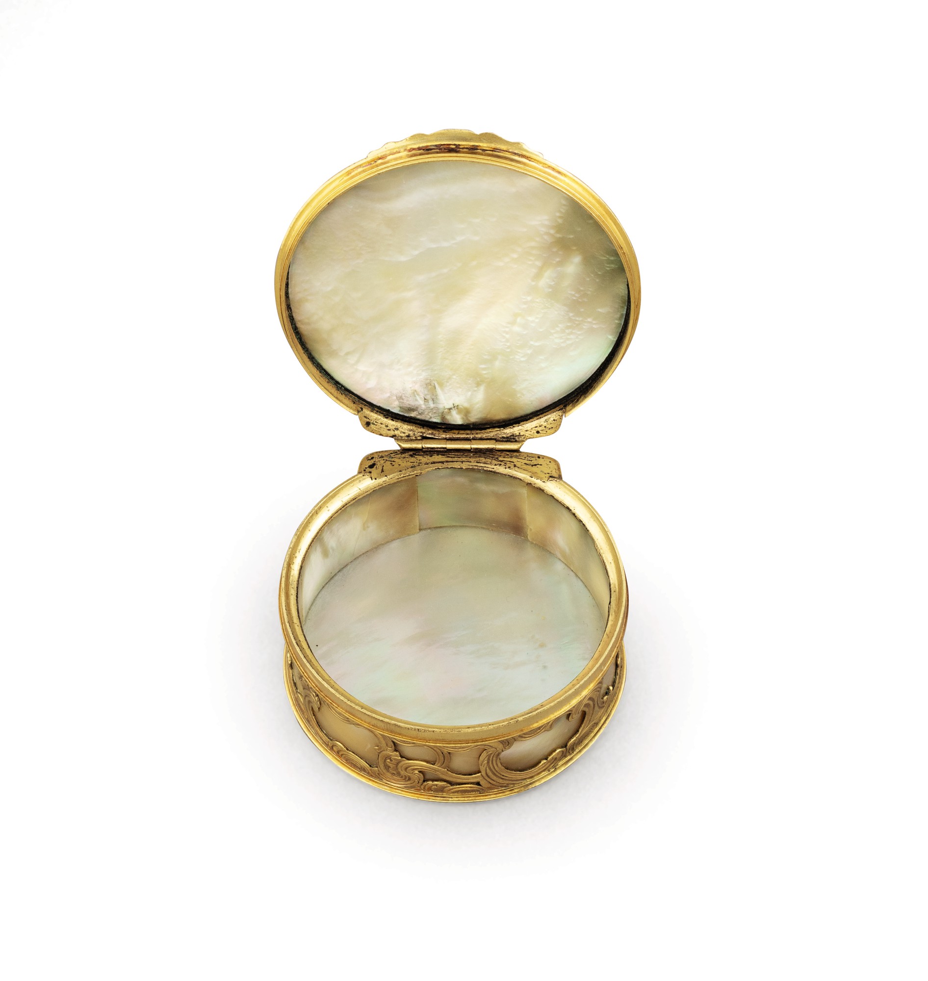 A mother of pearl snuff box, Rococo, probably Germany, circa 1760 ...