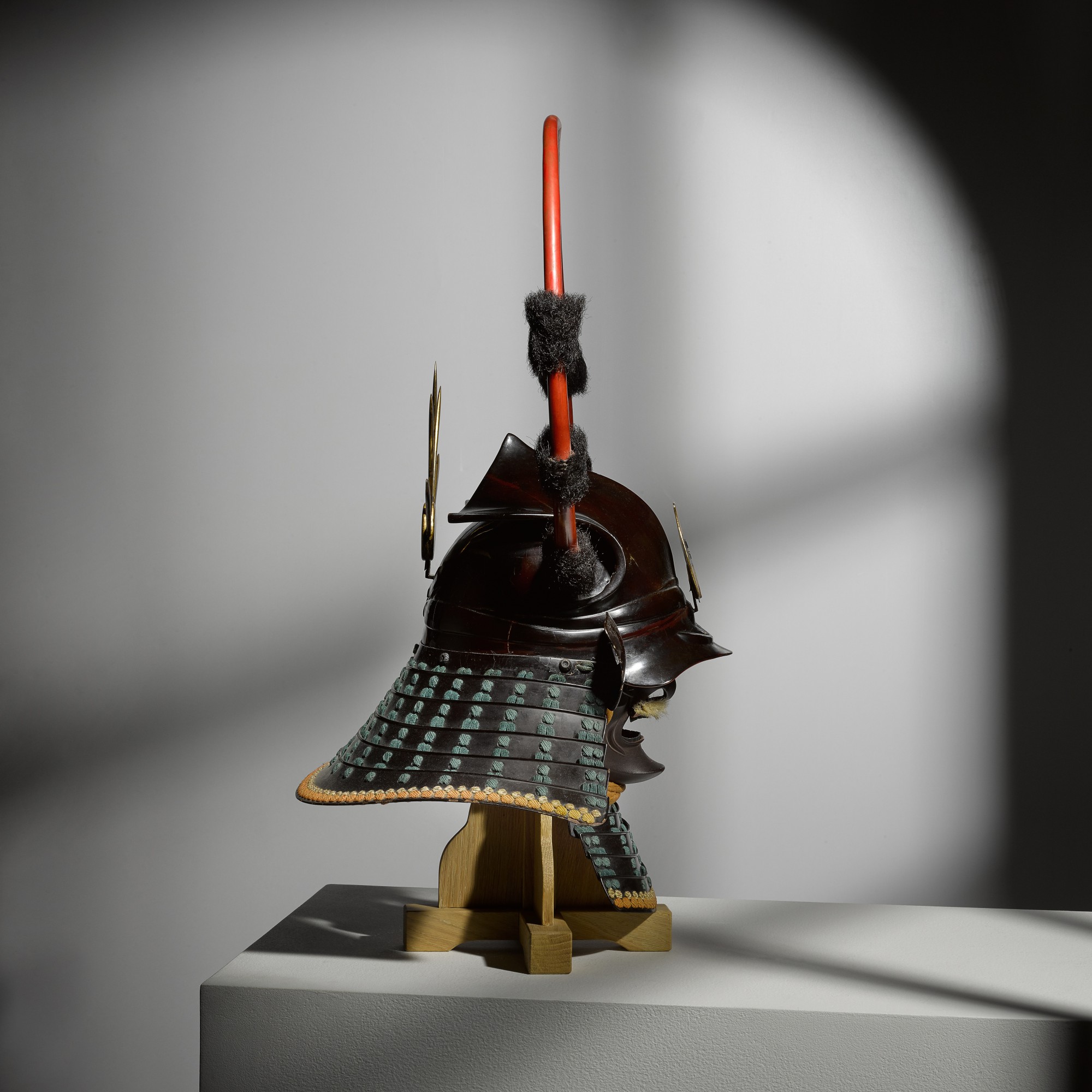 A kawari kabuto [unusually shaped helmet] and mempo [face mask] | Edo ...