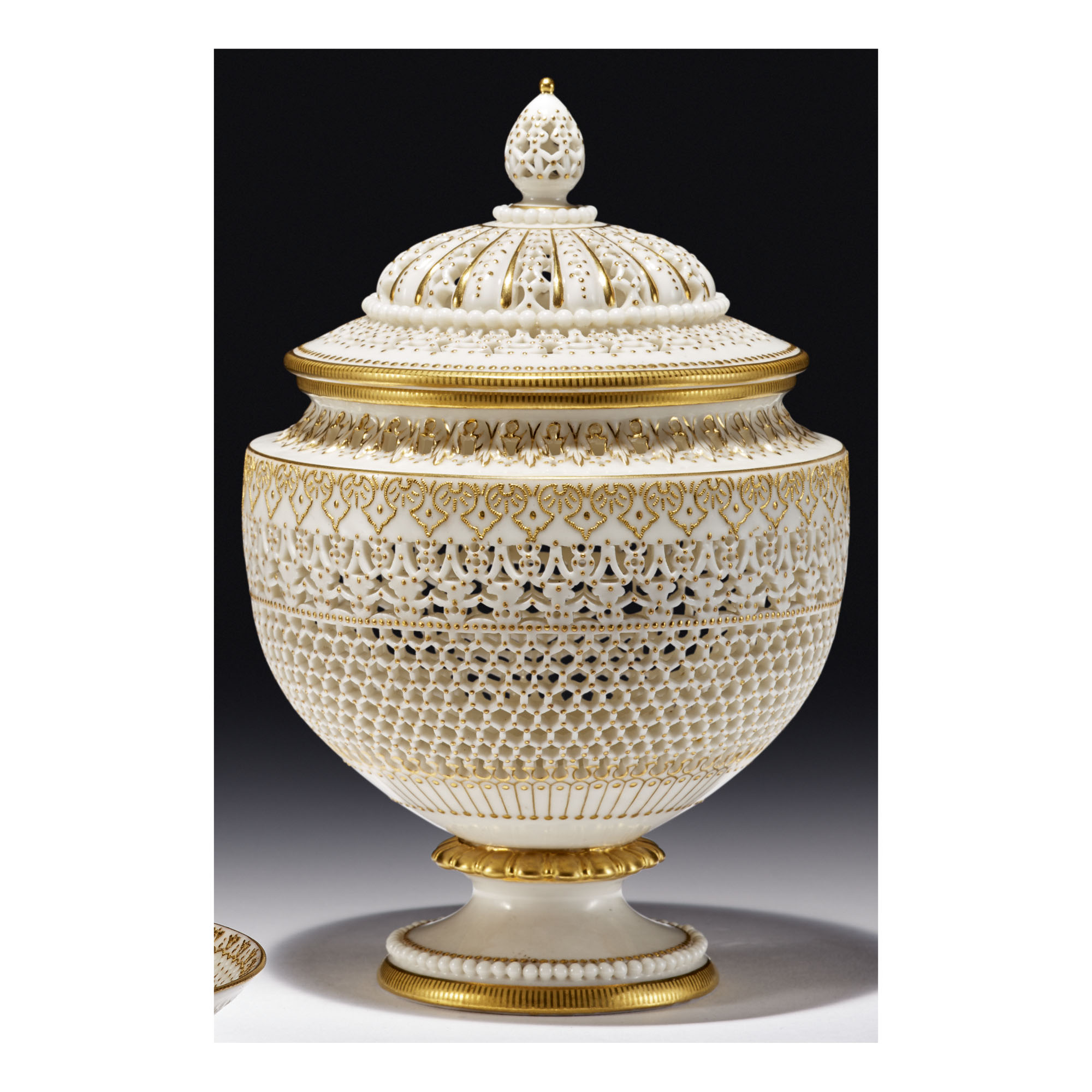 A ROYAL WORCESTER RETICULATED PORCELAIN VASE AND COVER BY GEORGE OWEN ...