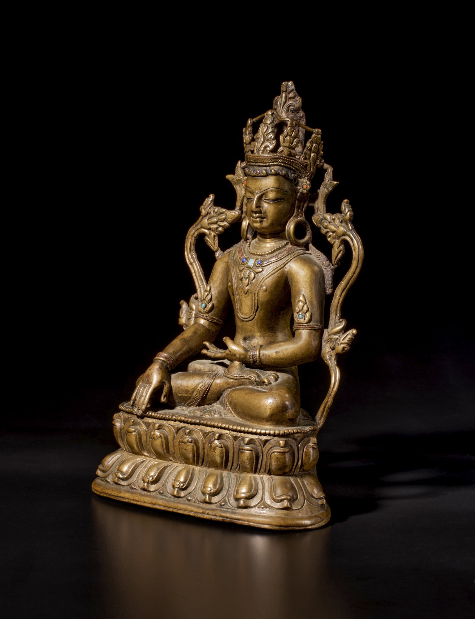 A copper alloy figure of Akshobya Buddha, Tibet, 14th century | 西藏 十四世紀 ...